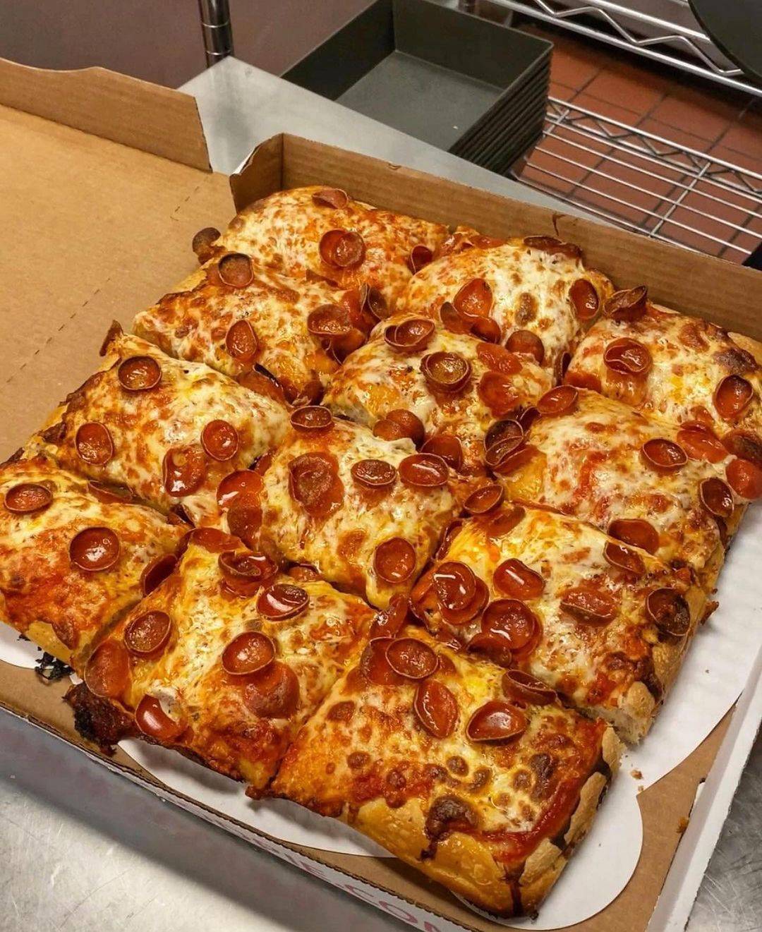 Sicilian Style Pepperoni Pizza | Scrolller