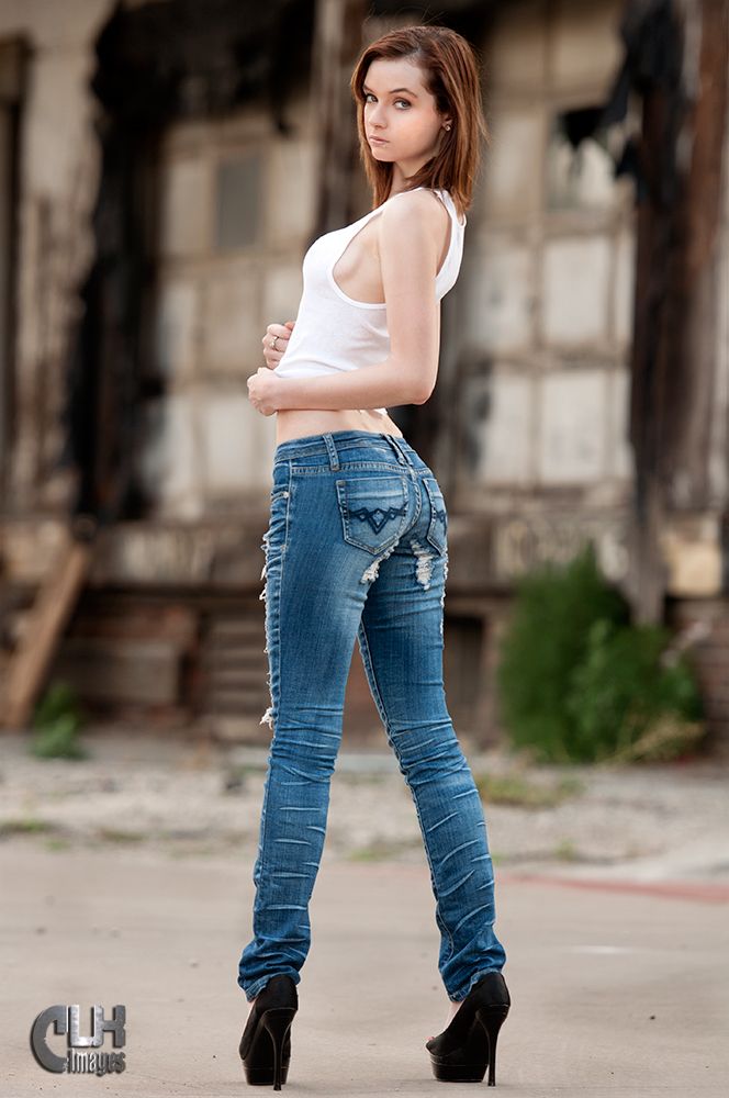 Side boob | Scrolller