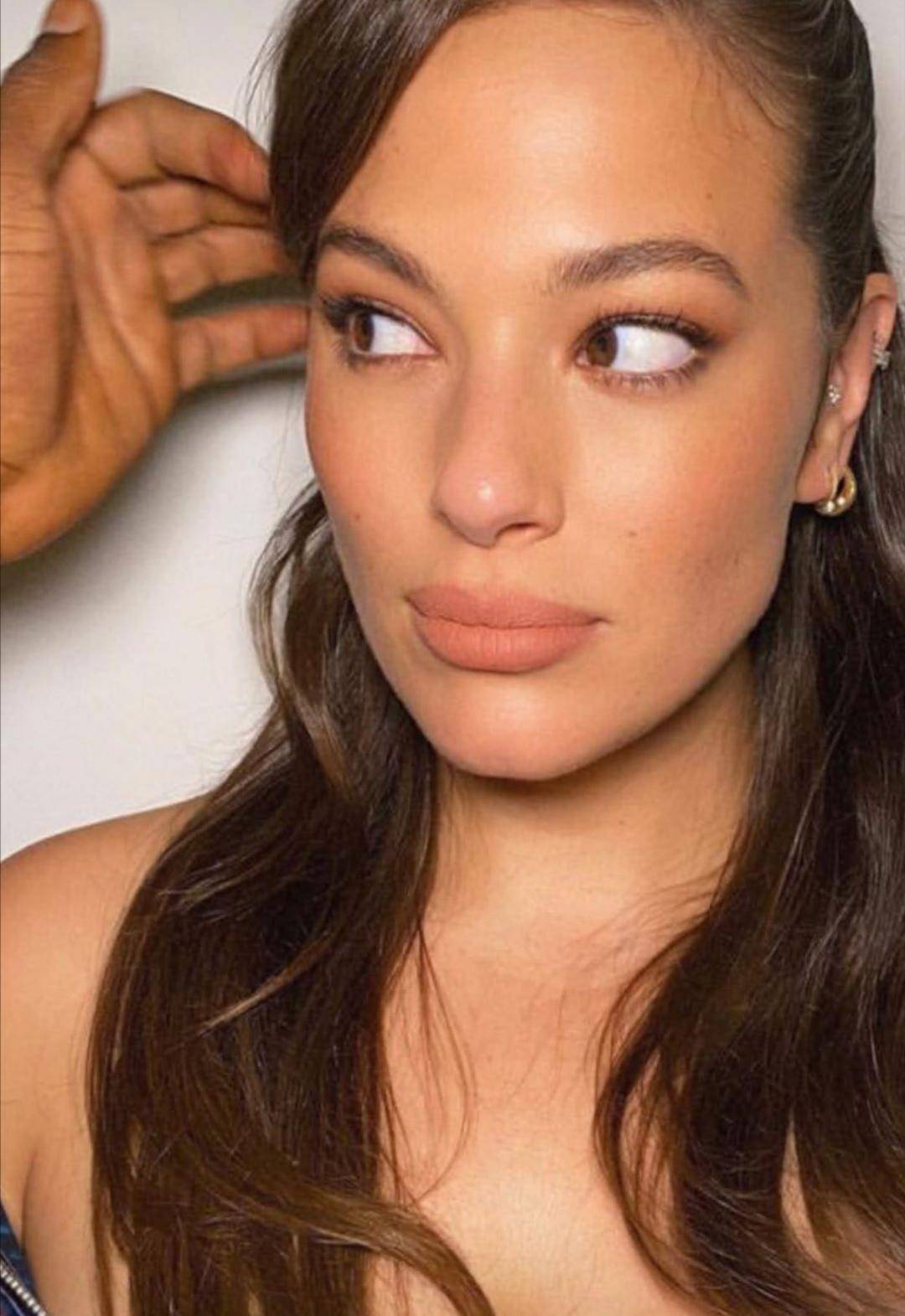 Side Eye | Scrolller