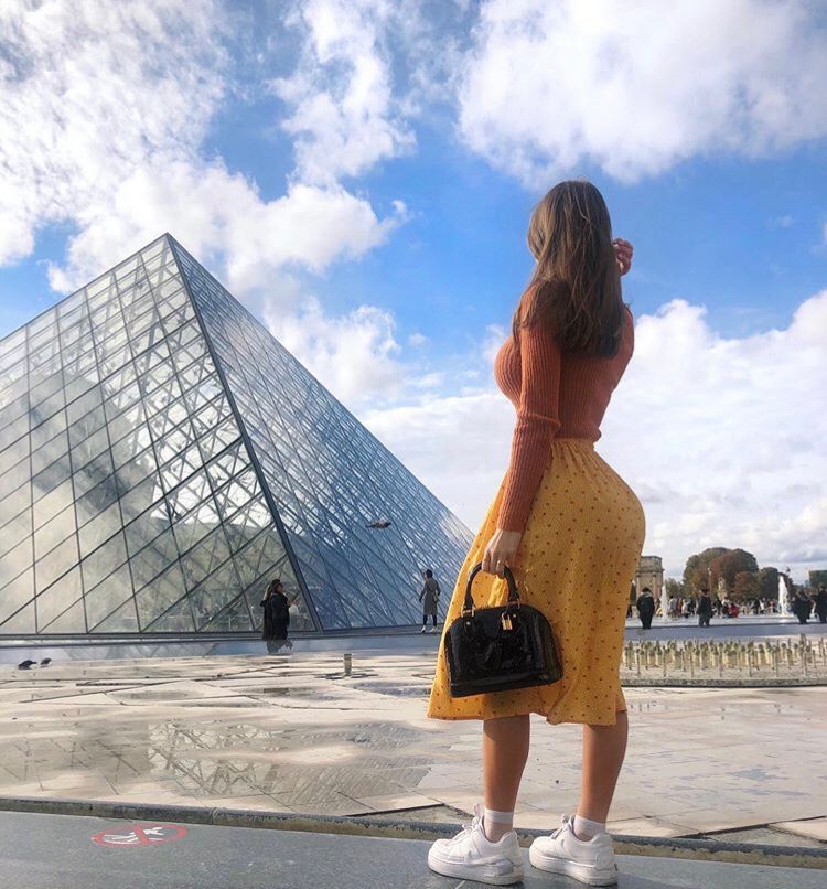 Side view of sweater stretcher Camilla | Scrolller