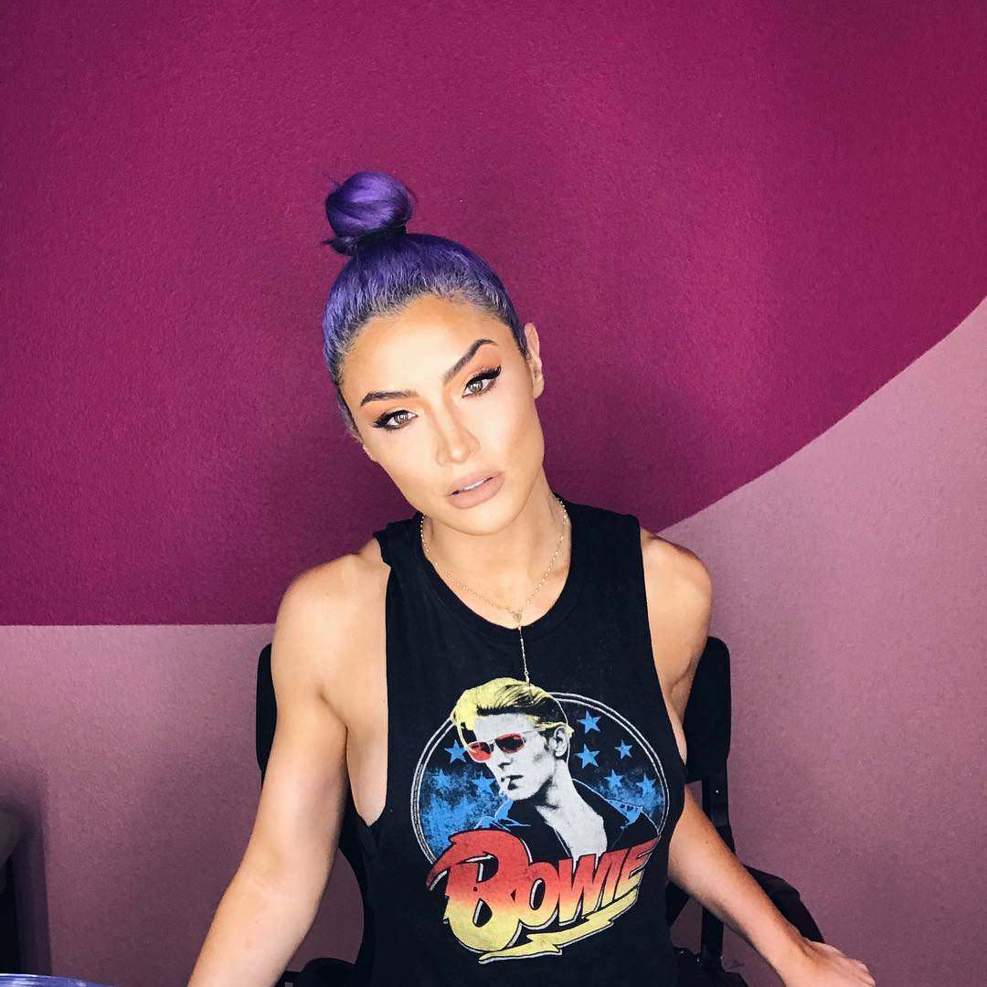 Sideboob from the front | Scrolller