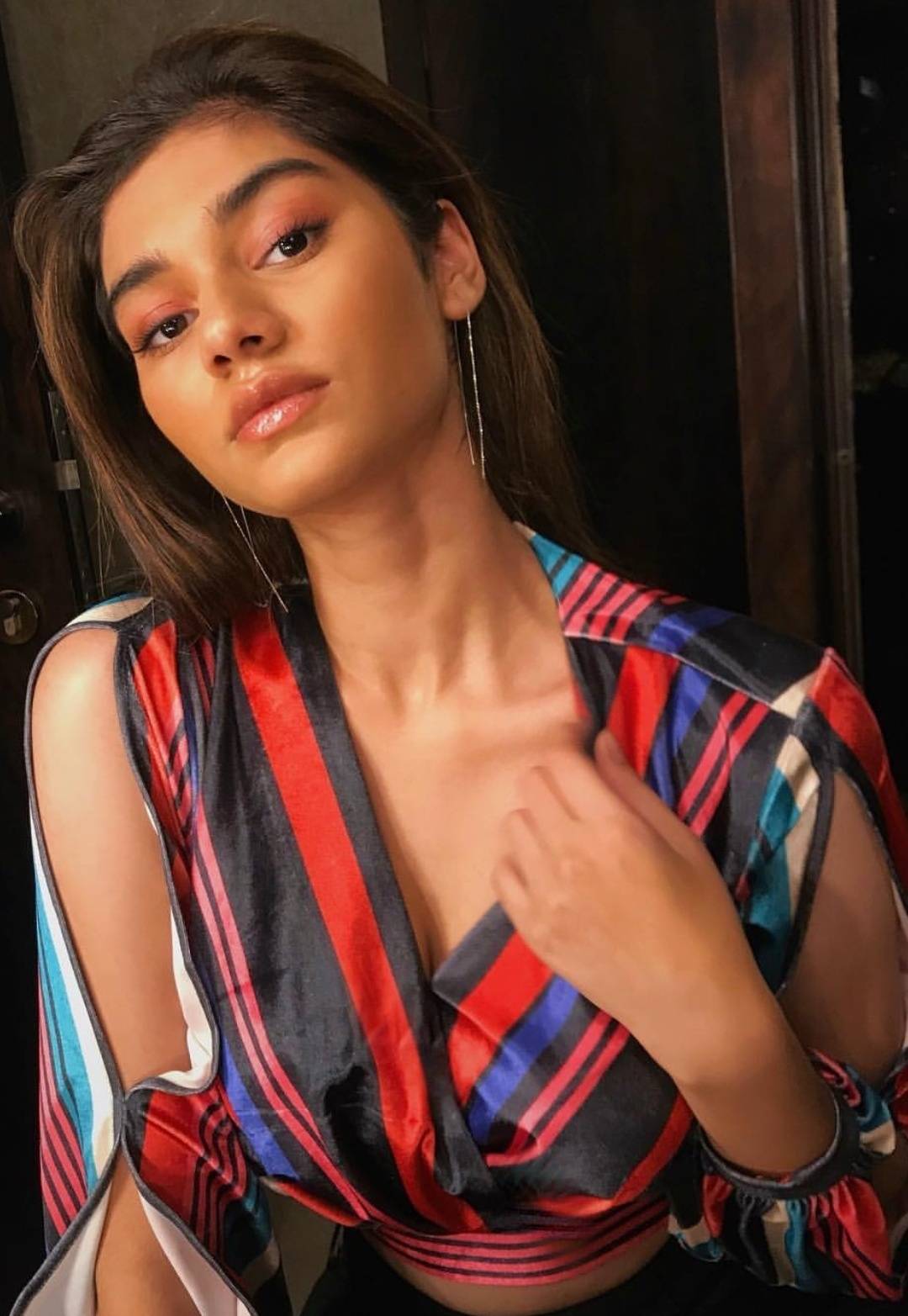 Sideways look | Scrolller