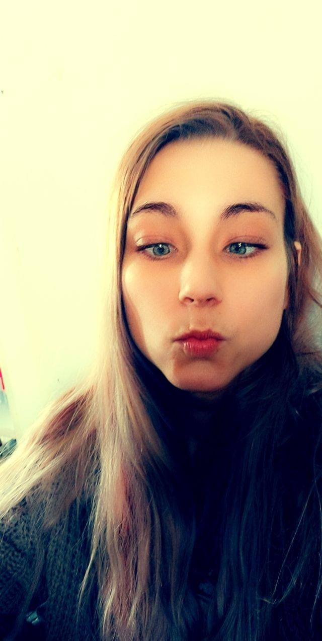 Silly face 💋💋 ( over 18 ) | Scrolller