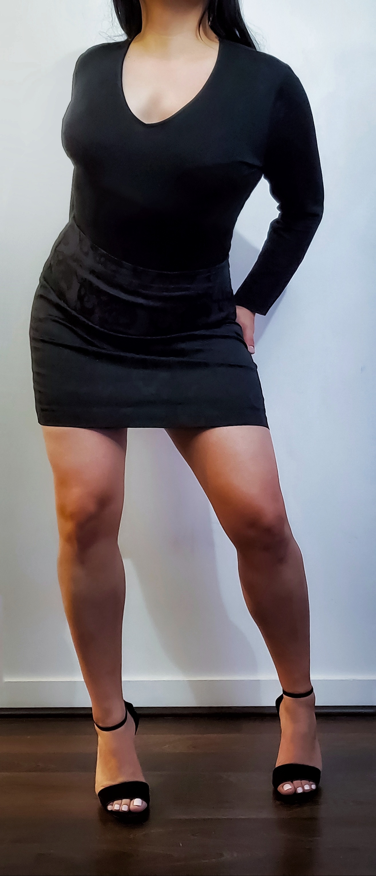 Simple black with bare legs.. | Scrolller