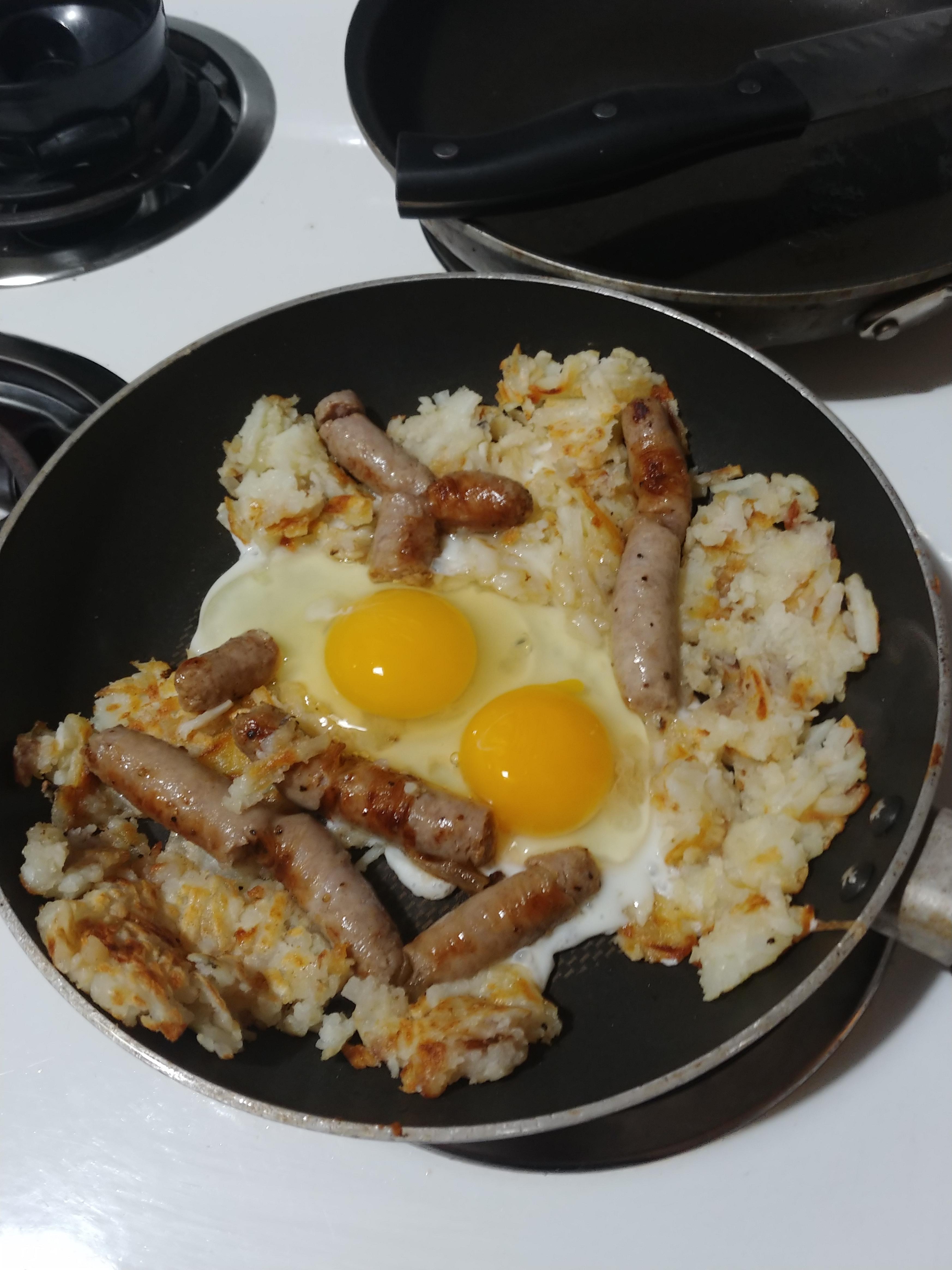 Simple eggs, hash browns and sausage | Scrolller