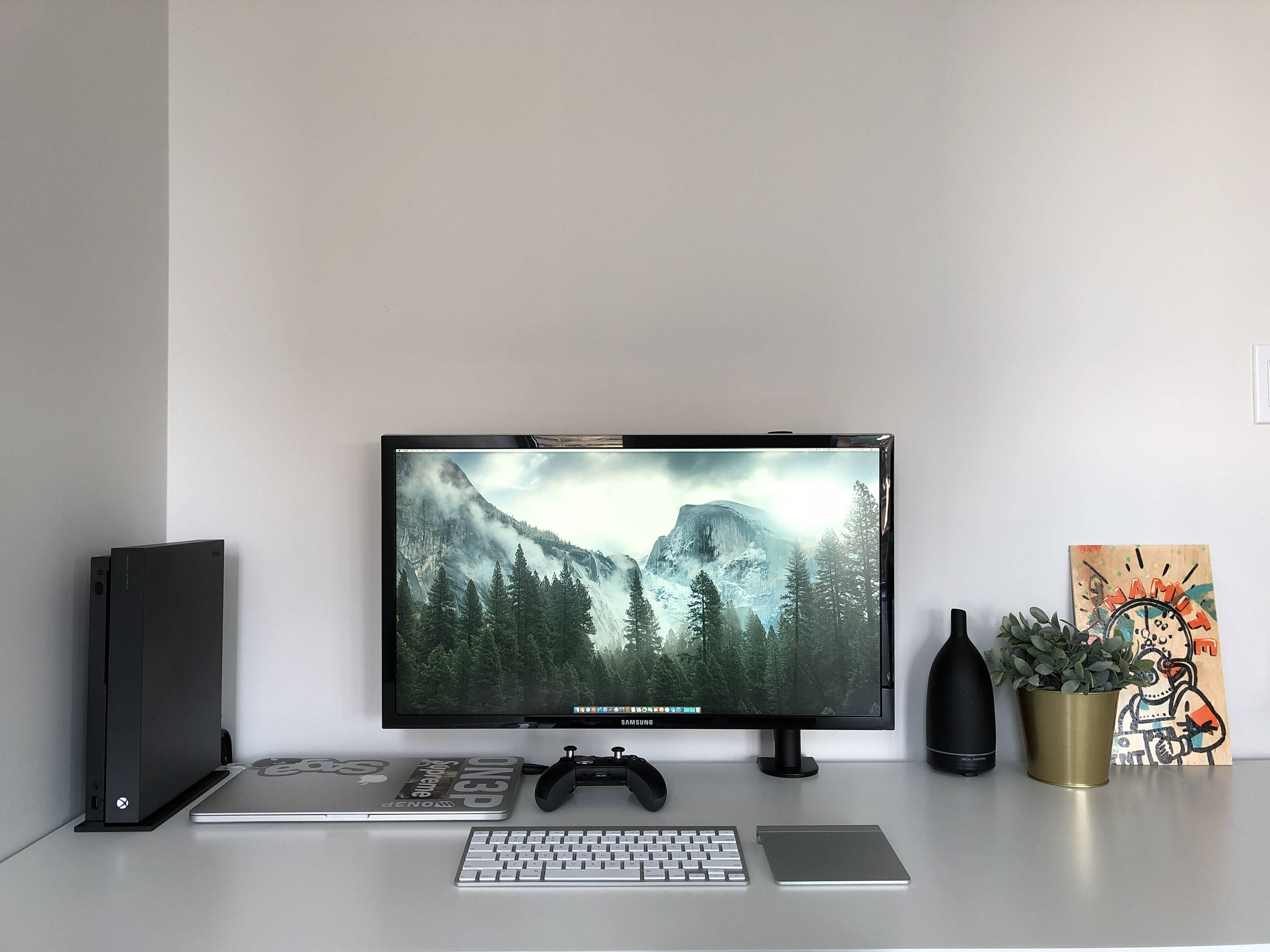 Simple home setup | Scrolller