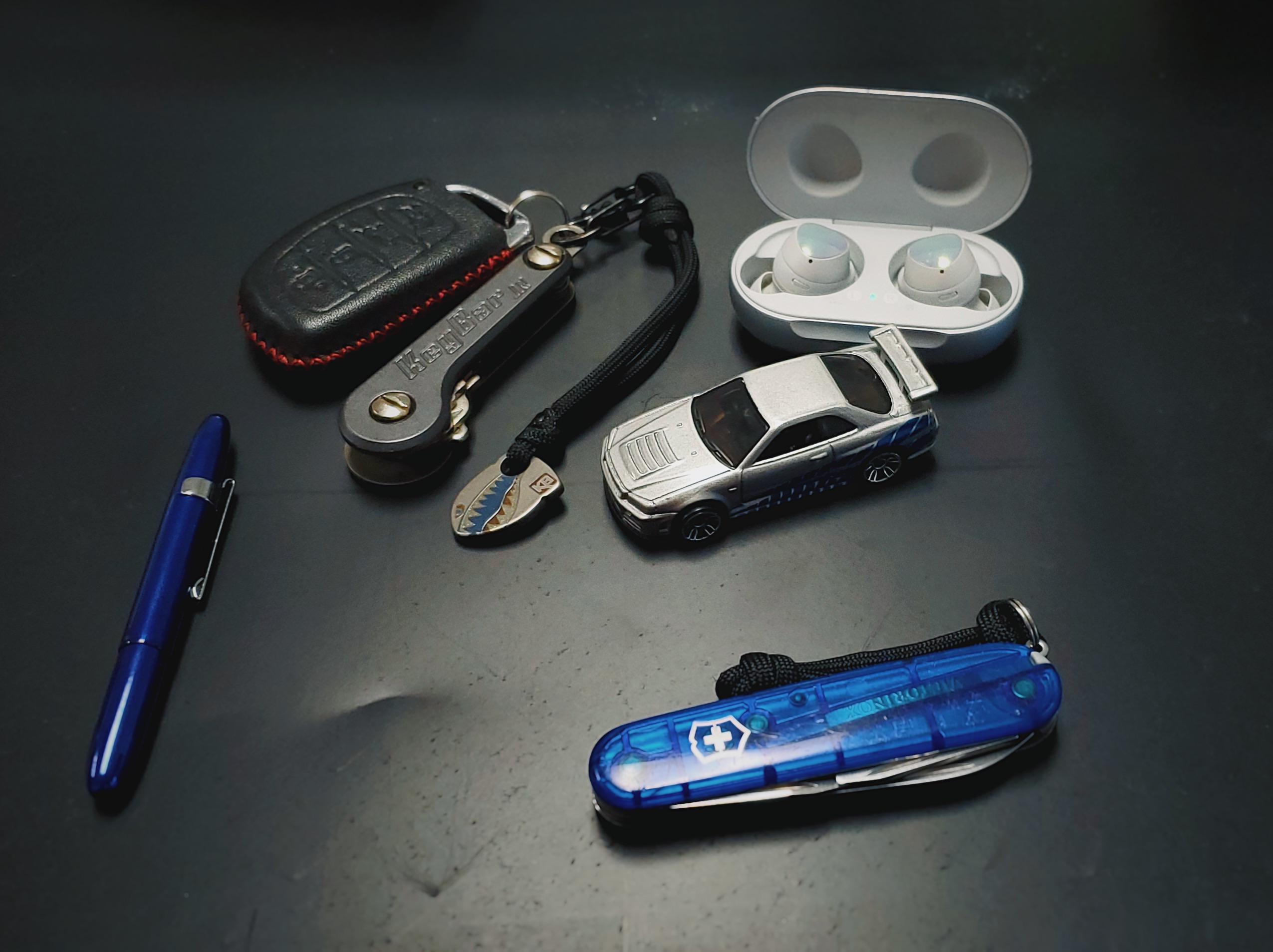 Simple Office Carry | Scrolller