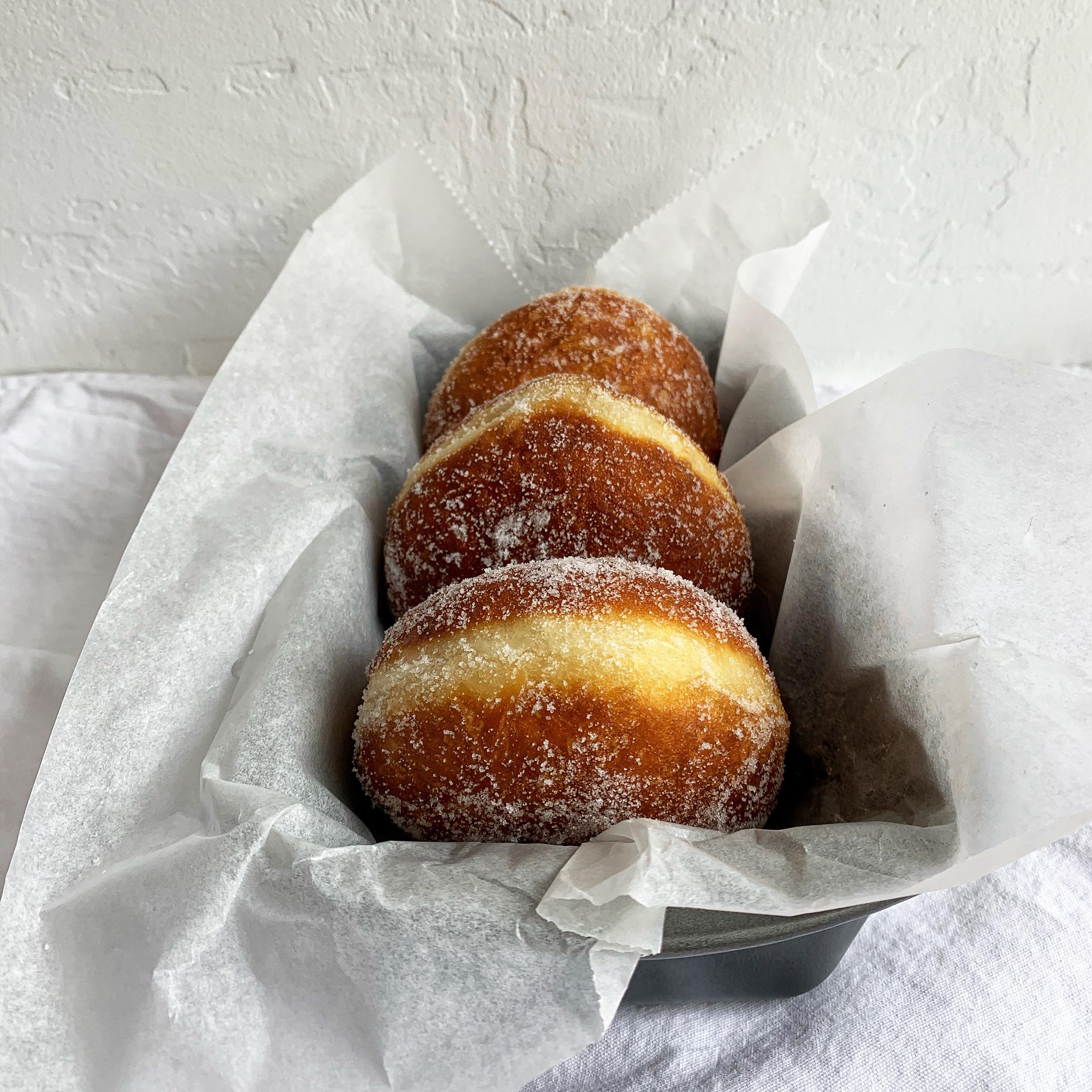 Simple sugared doughnuts ! | Scrolller