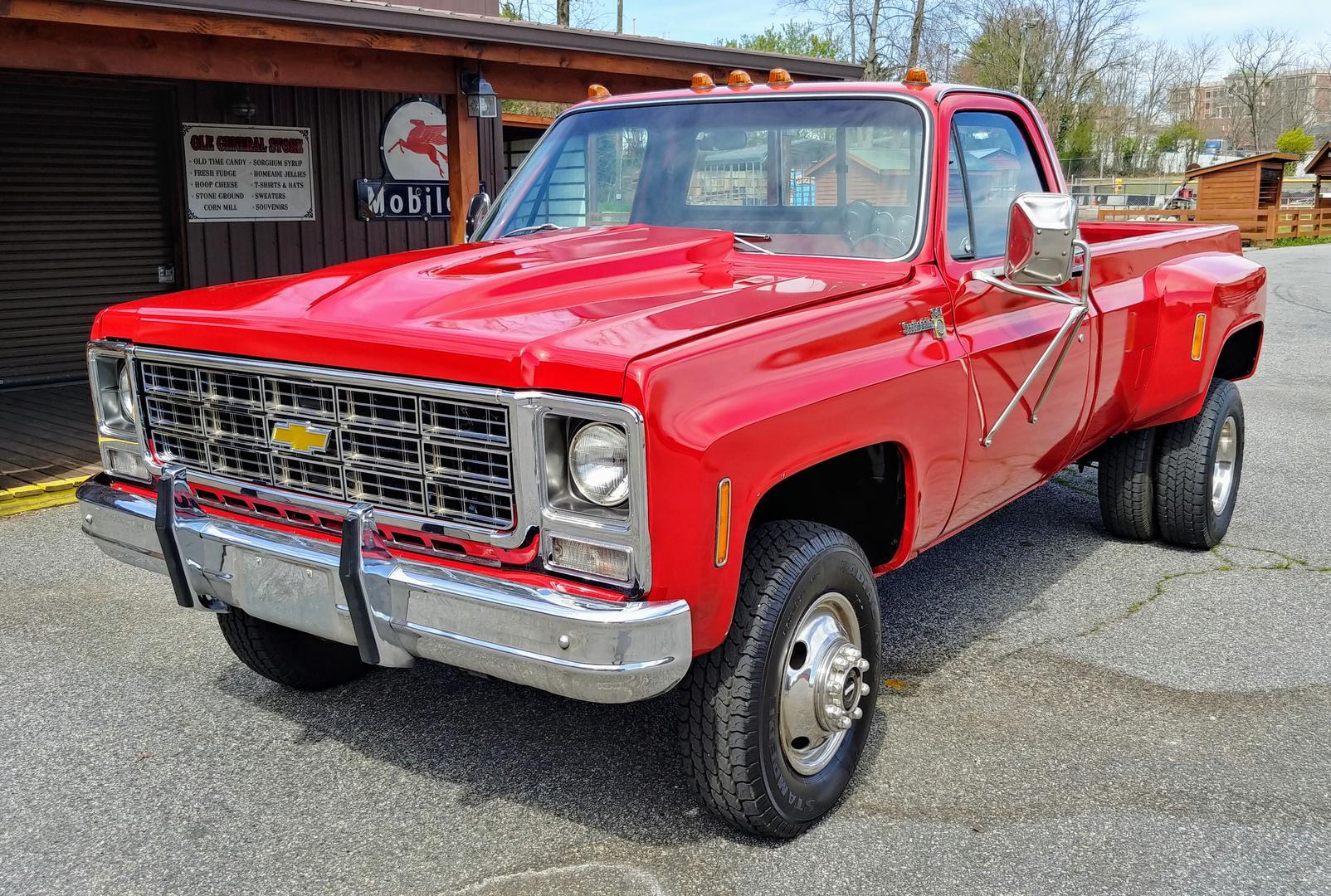 Simply beautiful speciment. I don't think the hood is stock though, right? | Scrolller