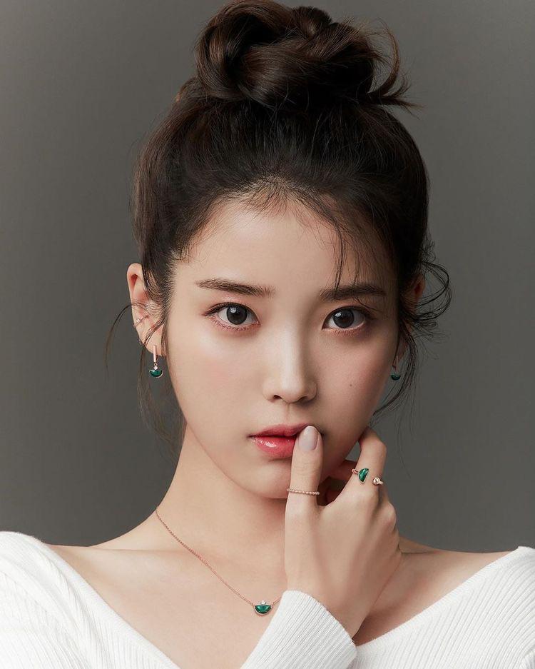 Simply Flawless | Scrolller