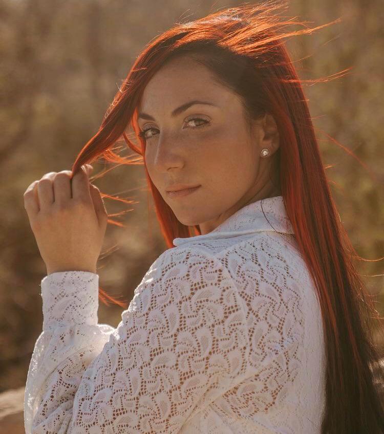 Singer Gabrielle Ross | Scrolller