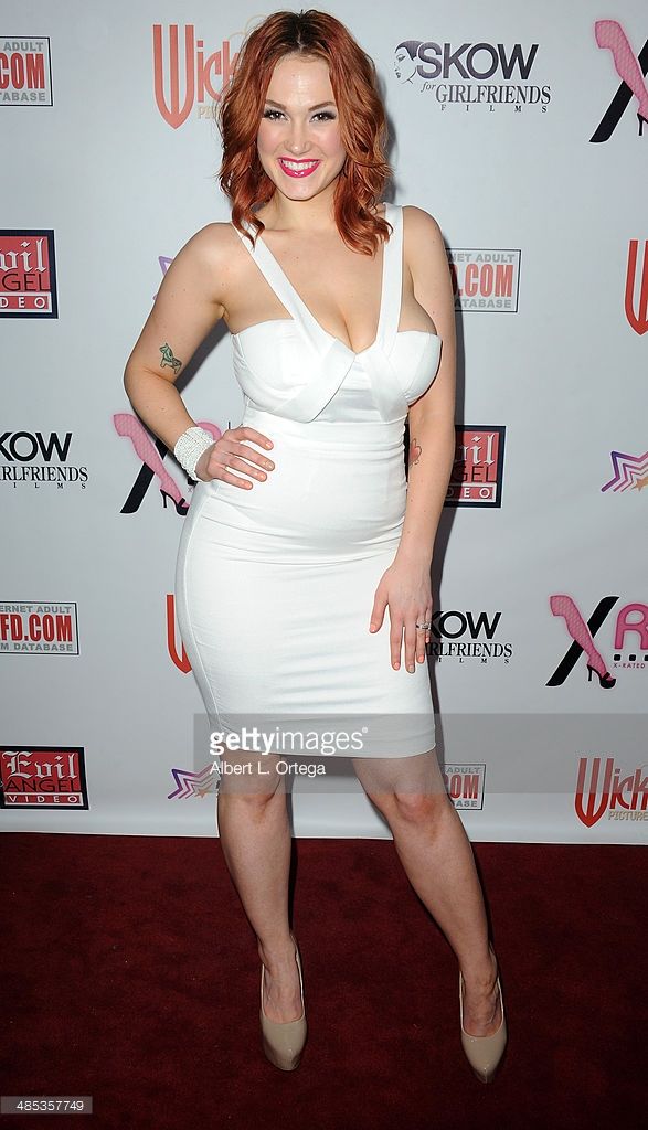 Siri attends the 30th XRCO Awards in 2014 (XPost from r/PornstarFashion) | Scrolller