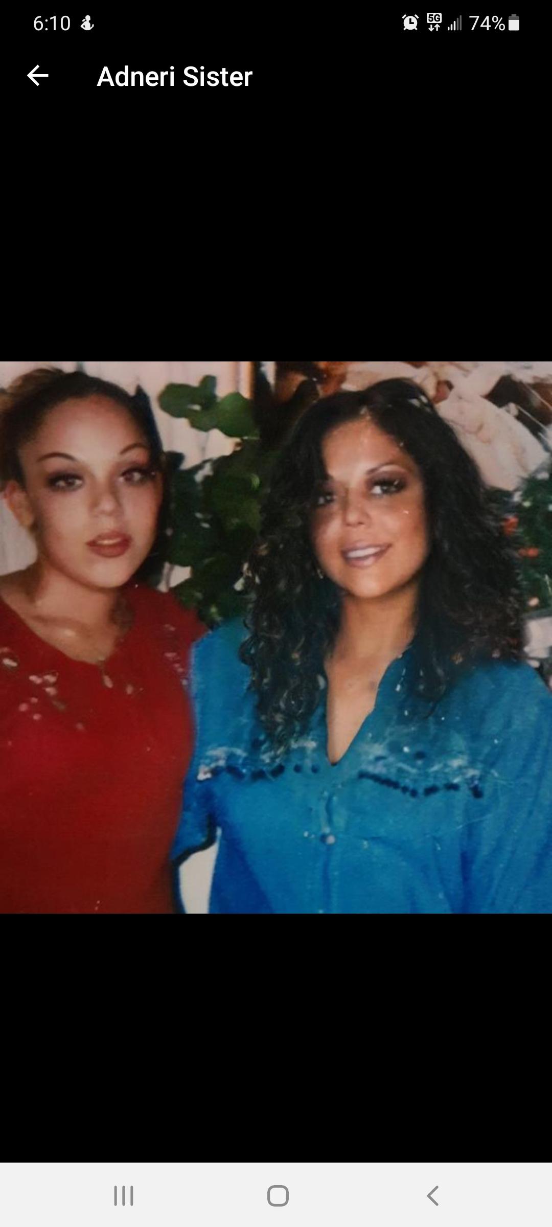 Sister and mom | Scrolller