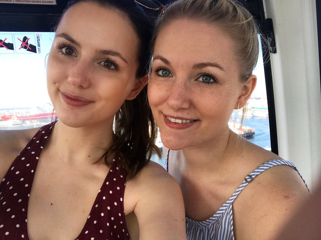 Sisters Scrolller