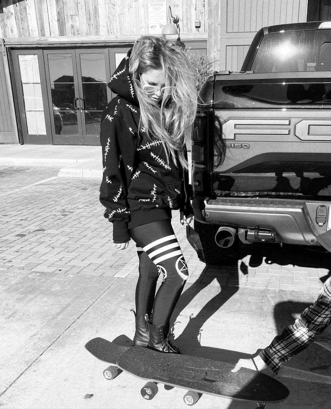 Sk8er girl ! Love to see her having so much fun ! | Scrolller