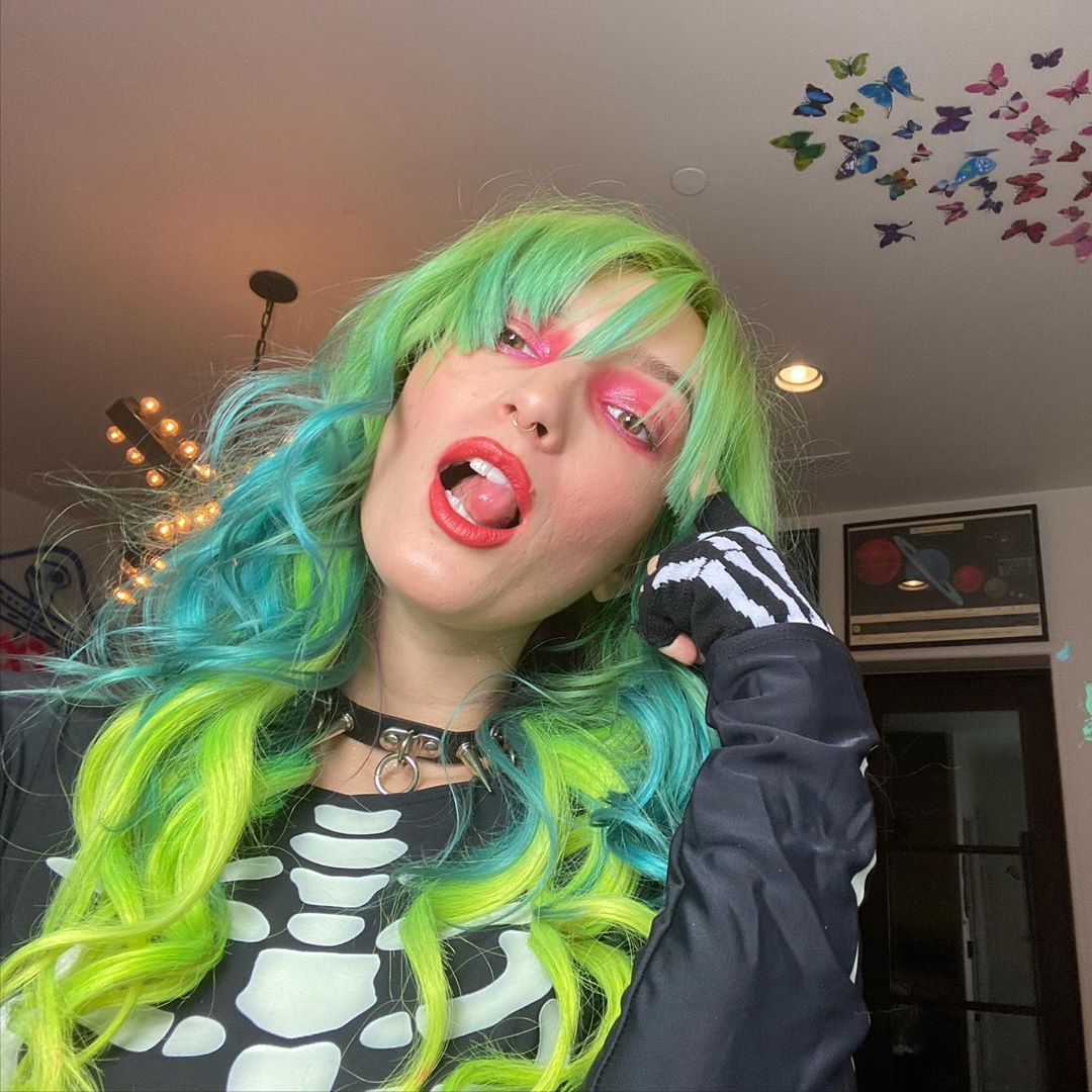 Skeleton | Scrolller