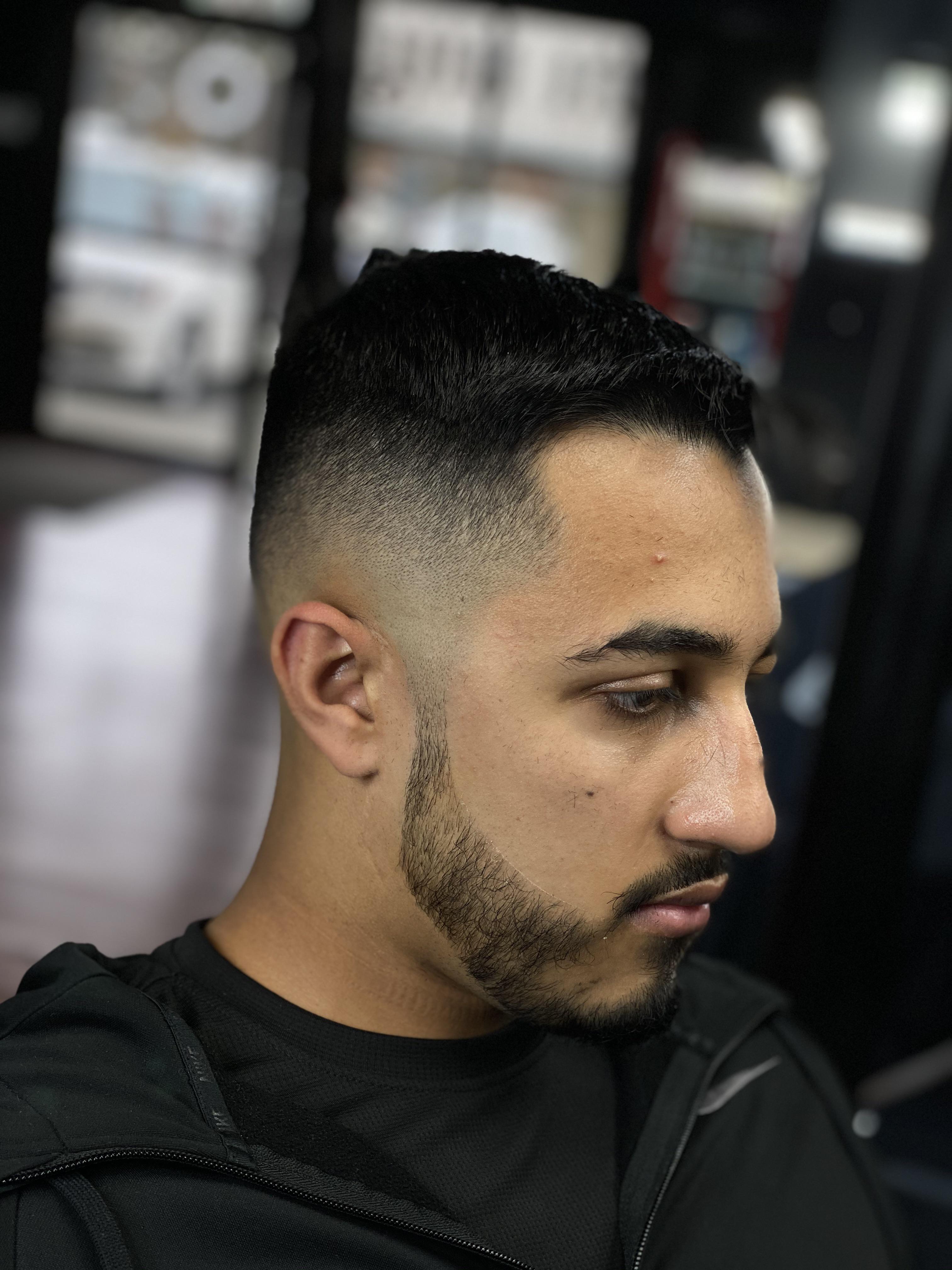 Skin fade and beard lineup | Scrolller