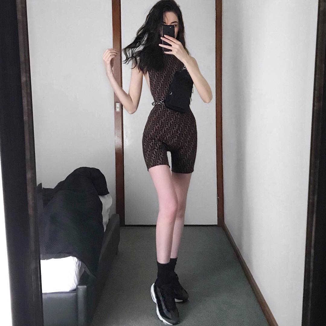 Skinny legs and gap | Scrolller