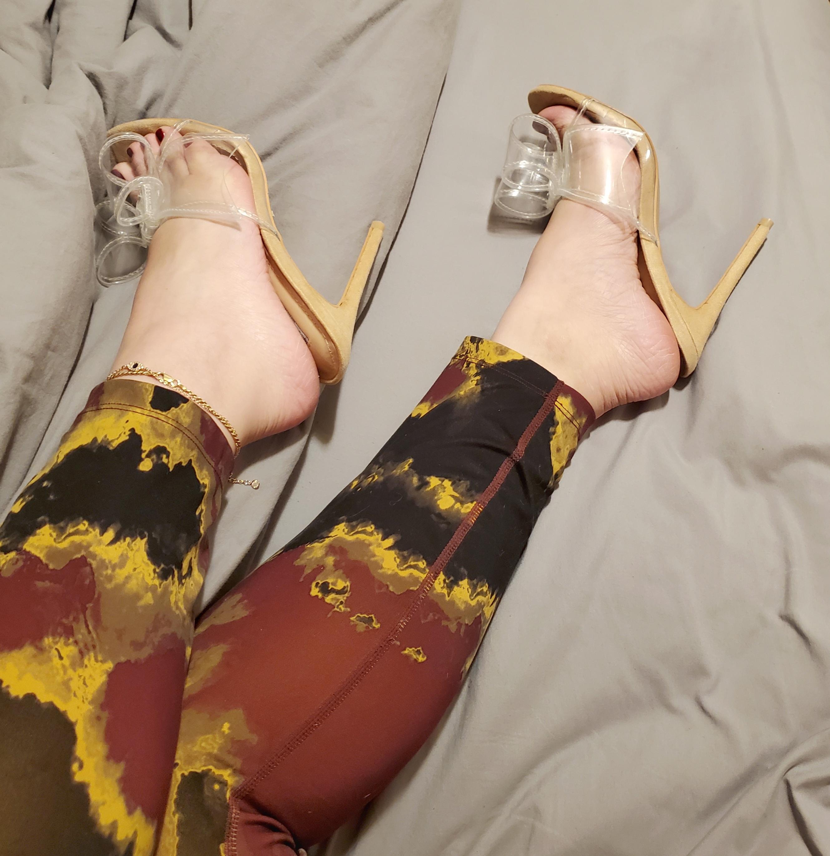 Slide these off with your mouth before you come to bed 😏 | Scrolller