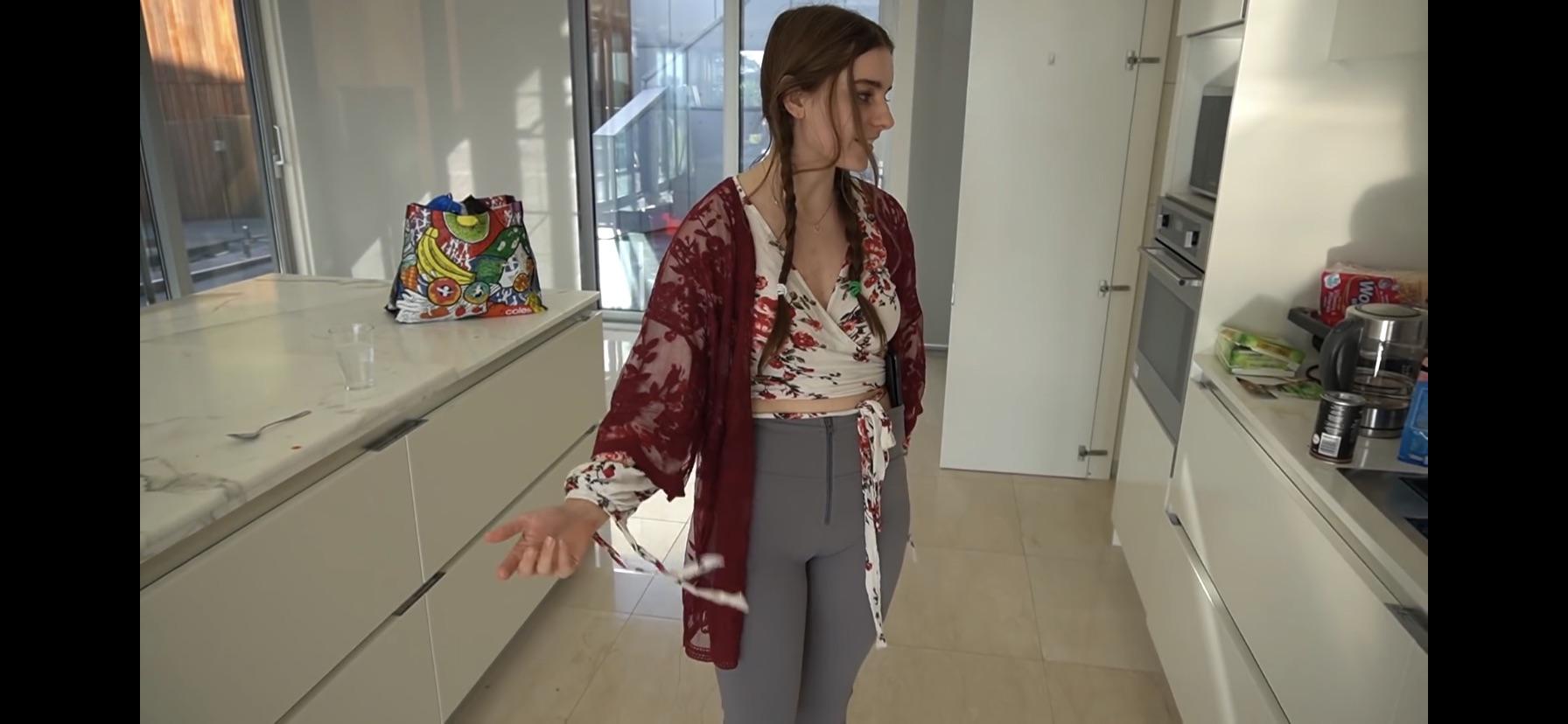 Slight camel toe | Scrolller