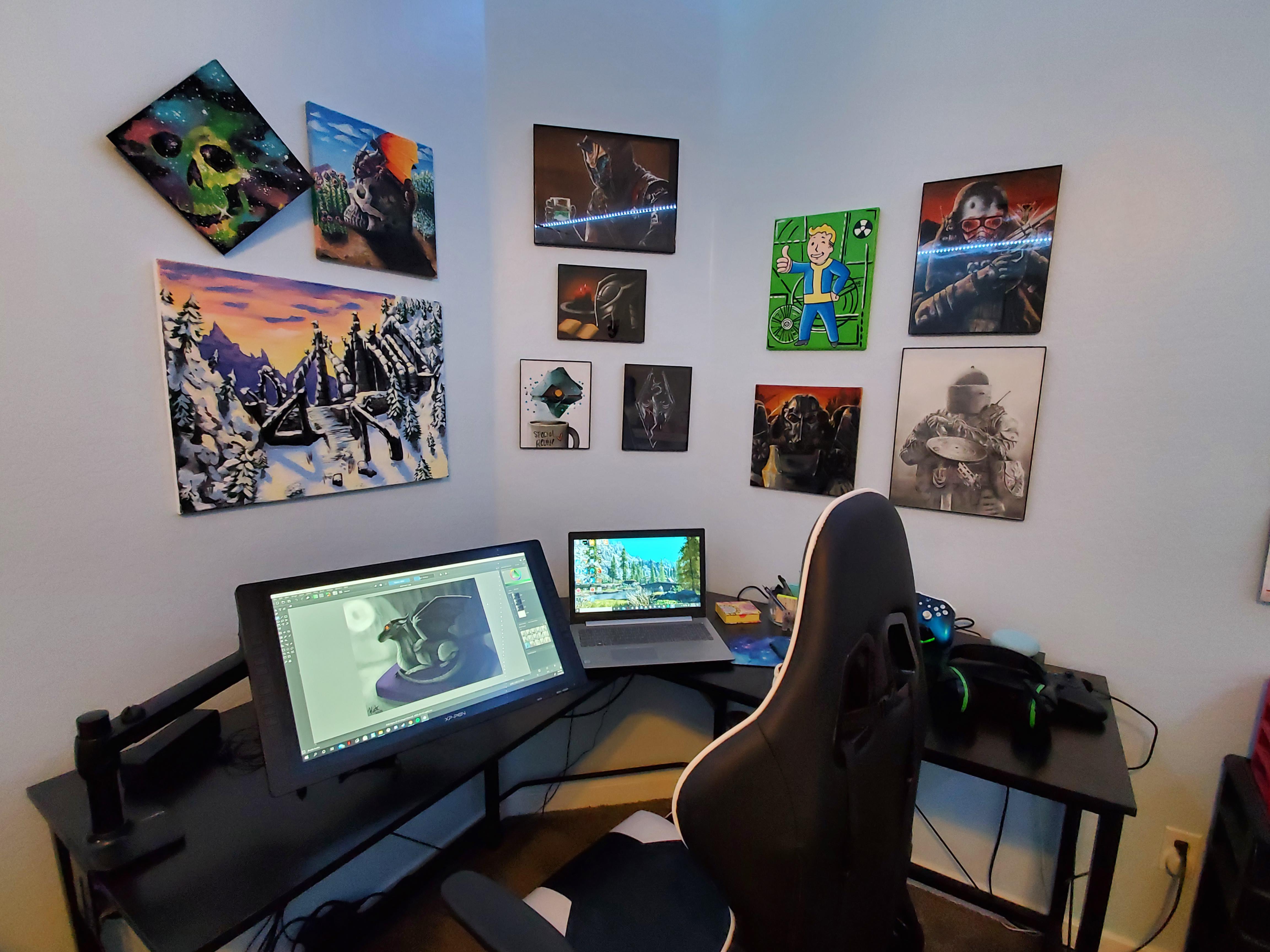 Slightly Disorganized Artist's Station | Scrolller