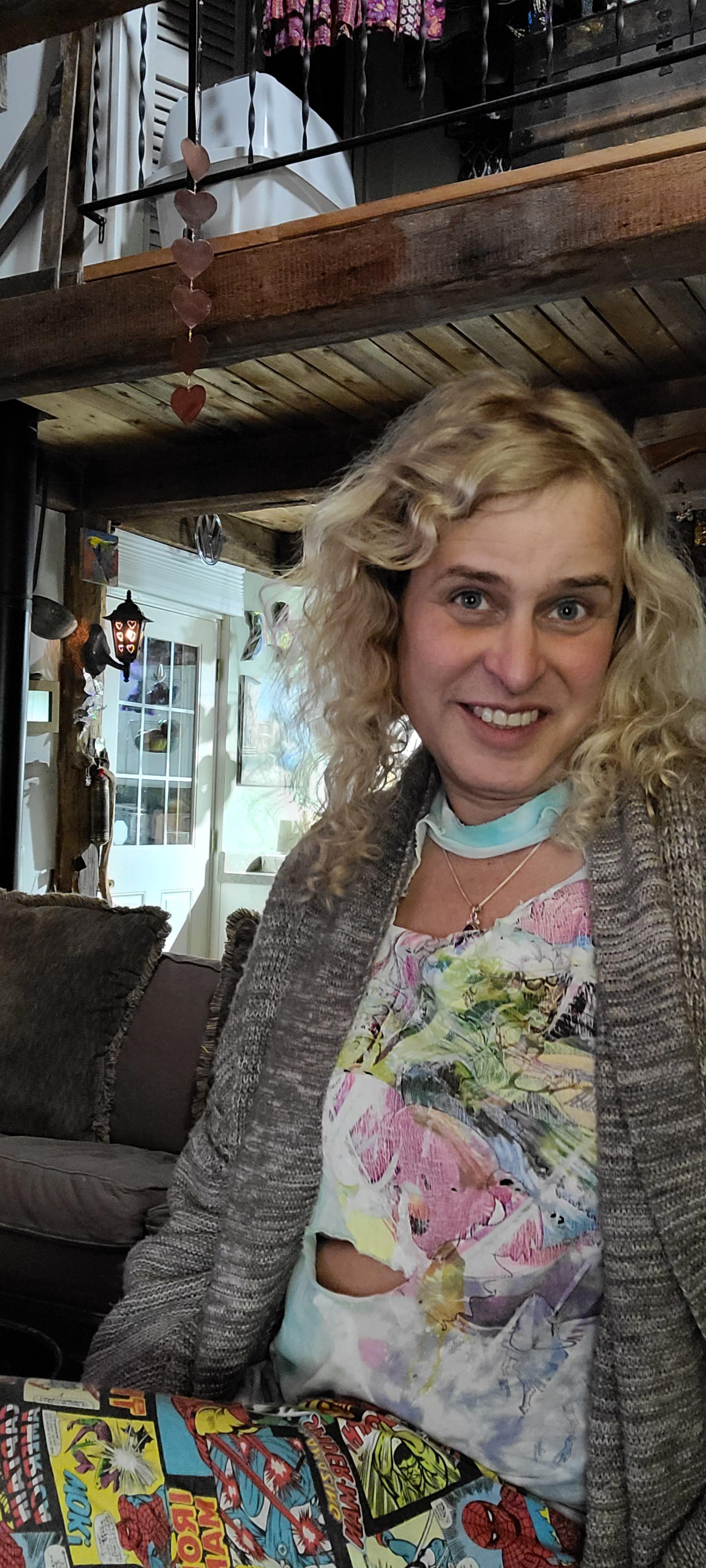 Slouch on the couch look this night rocking Vera Hang ,vintage dead tour and Marvelous | Scrolller