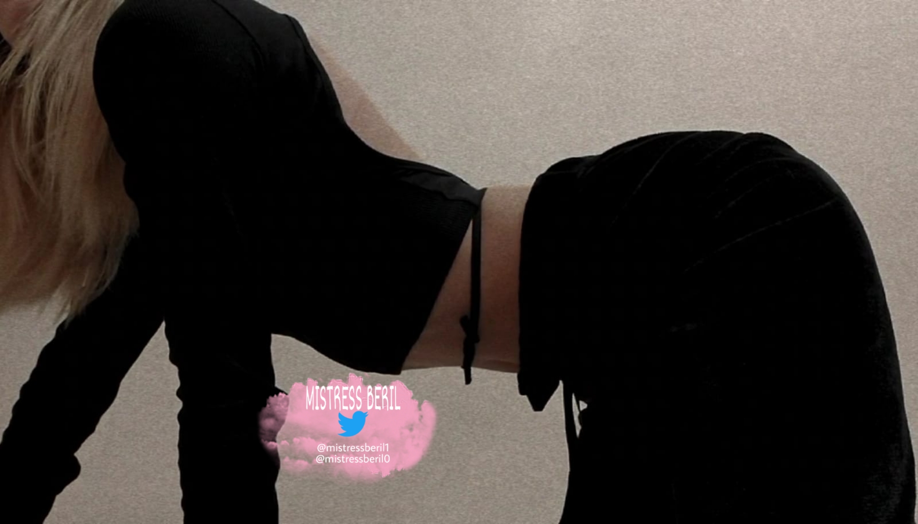 Small waist ⌛ | Scrolller