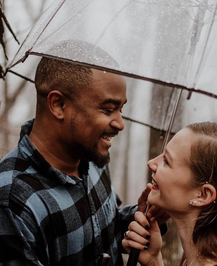 Smiles in the rain | Scrolller