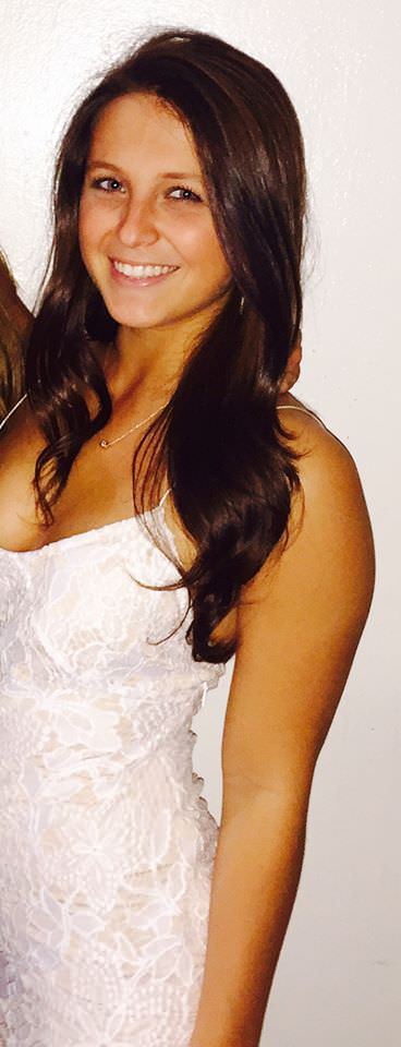 Smiling brunette | Scrolller