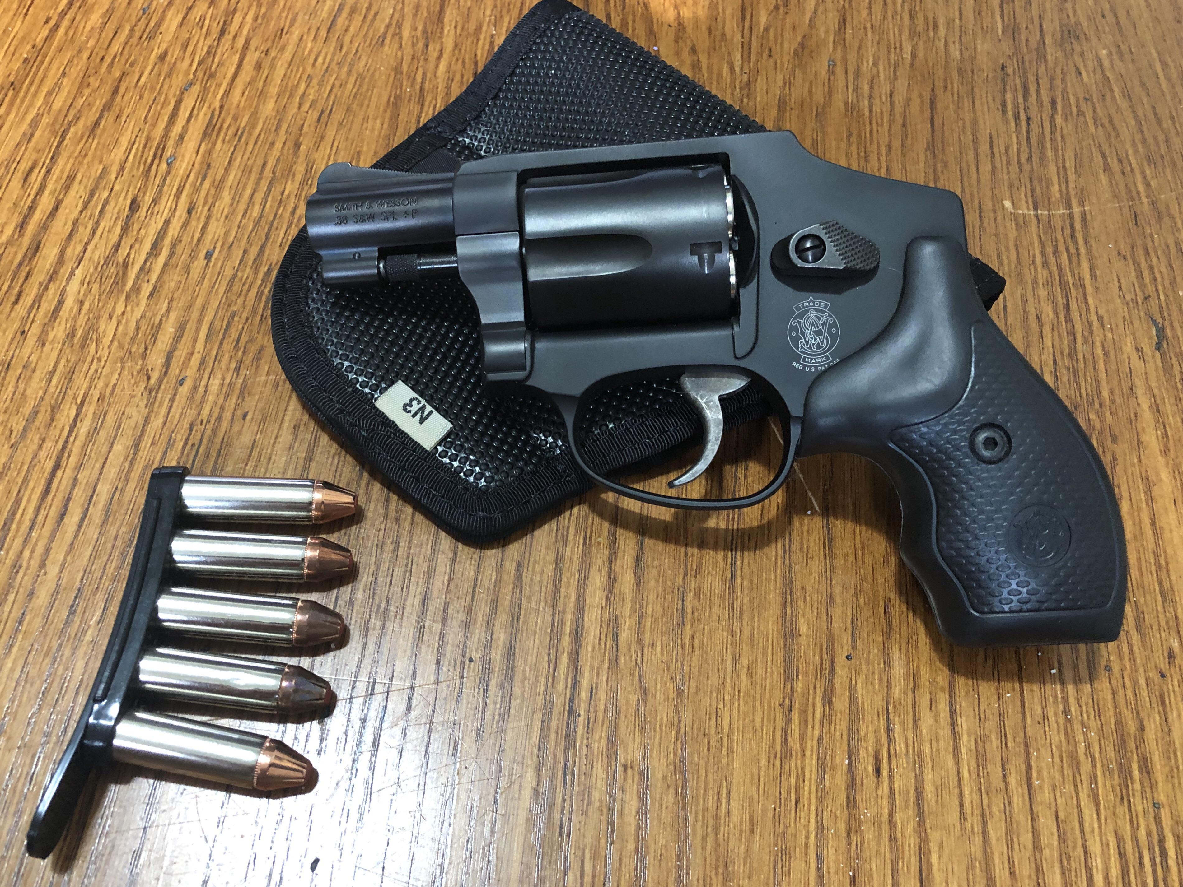 Smith and Wesson 442 | Scrolller