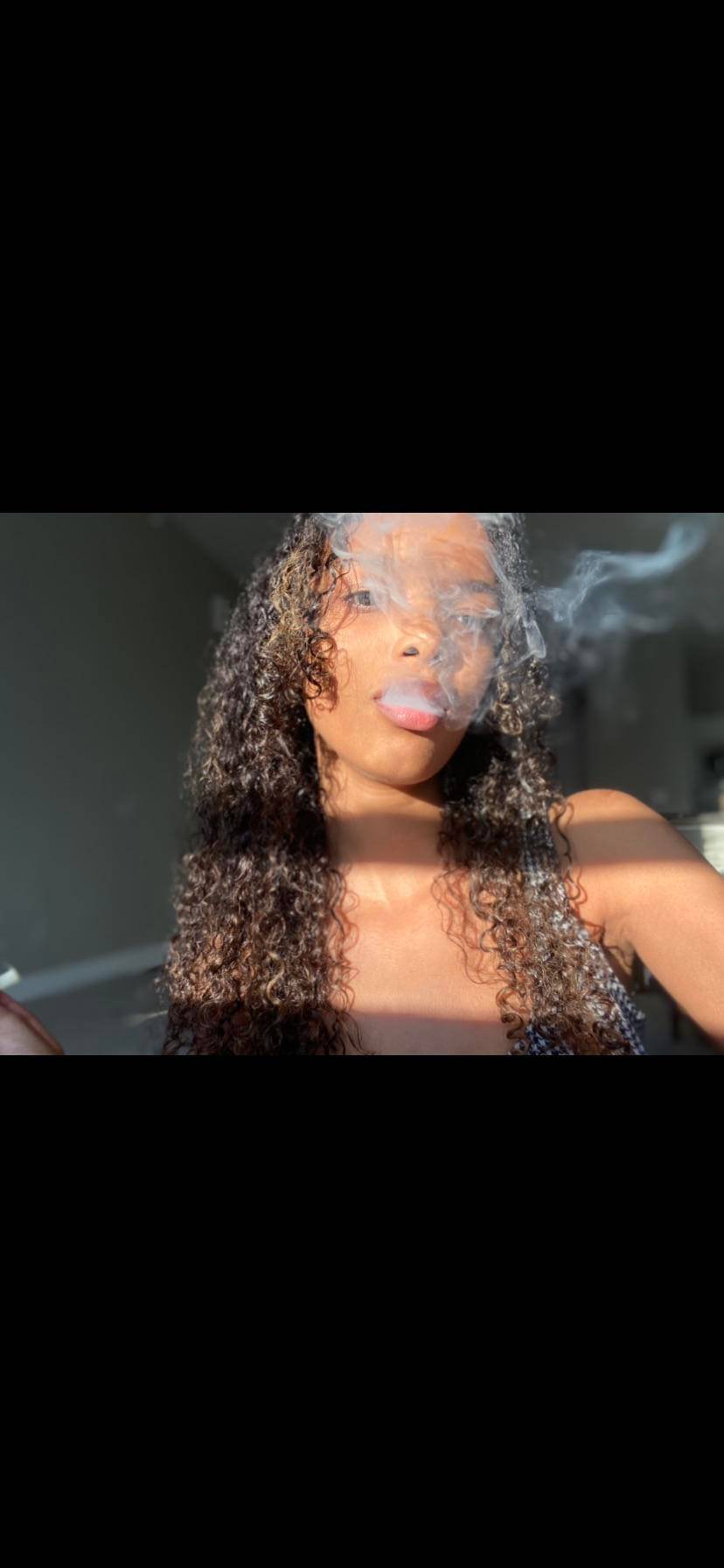 Smoke with me | Scrolller