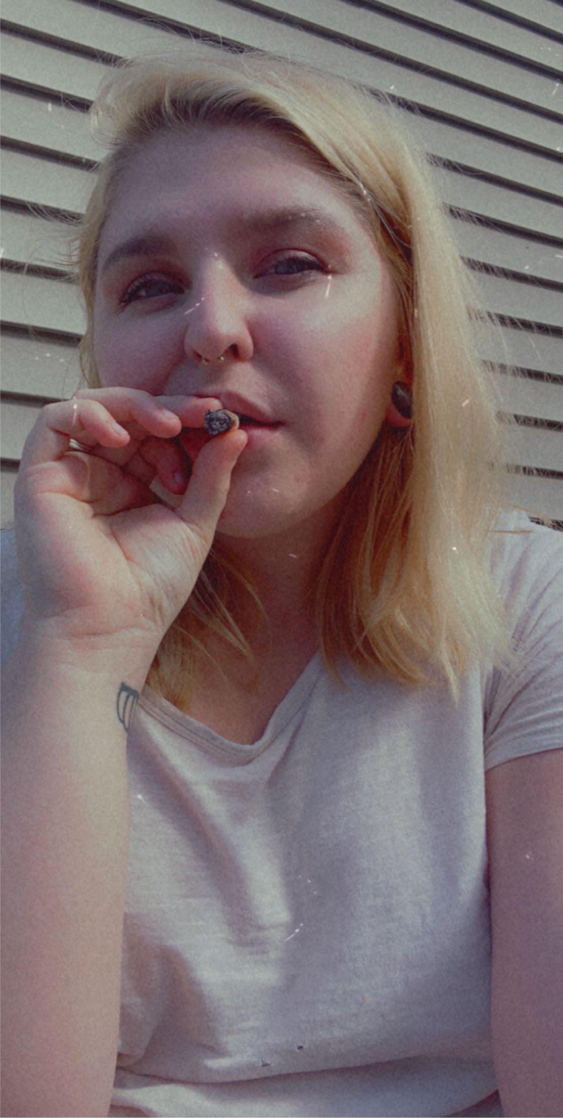 Smoking a Gorilla glue #4 joint 😛 | Scrolller