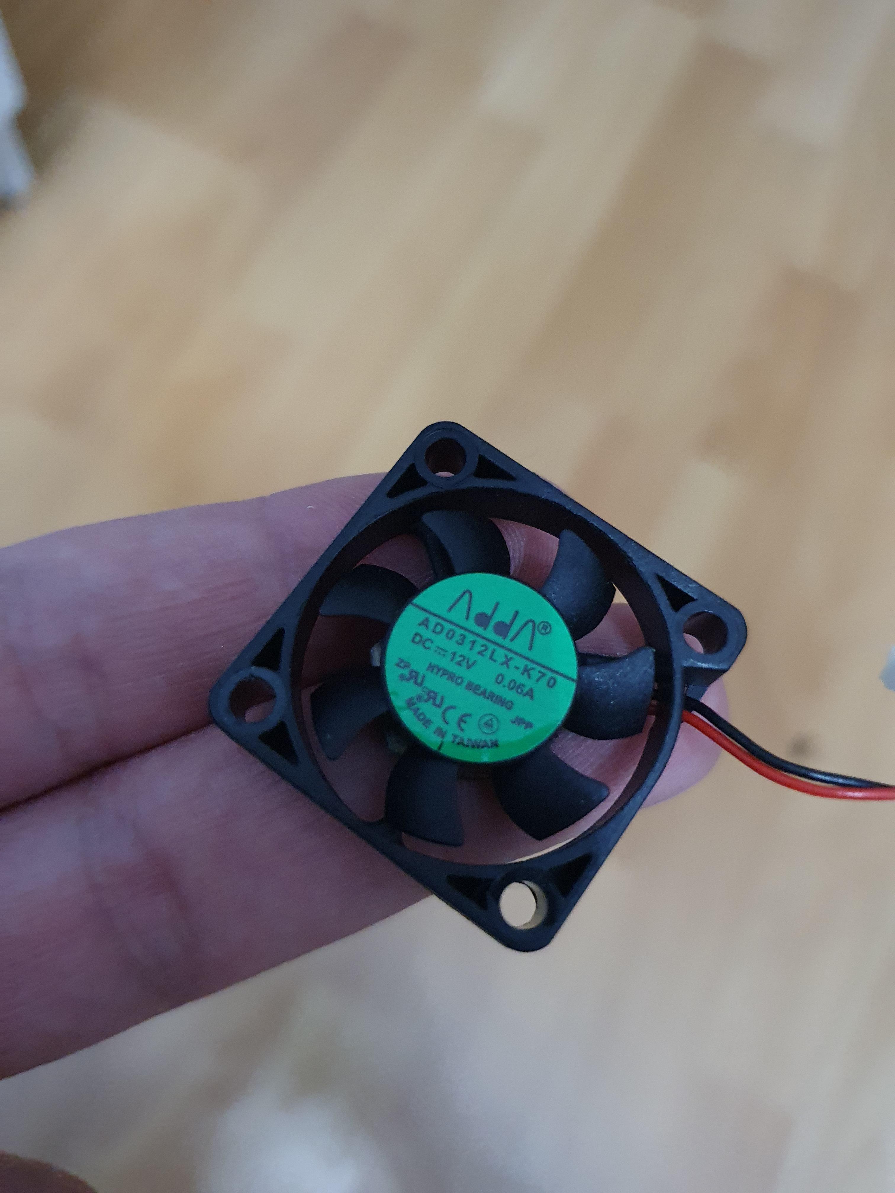 Smol fan | Scrolller