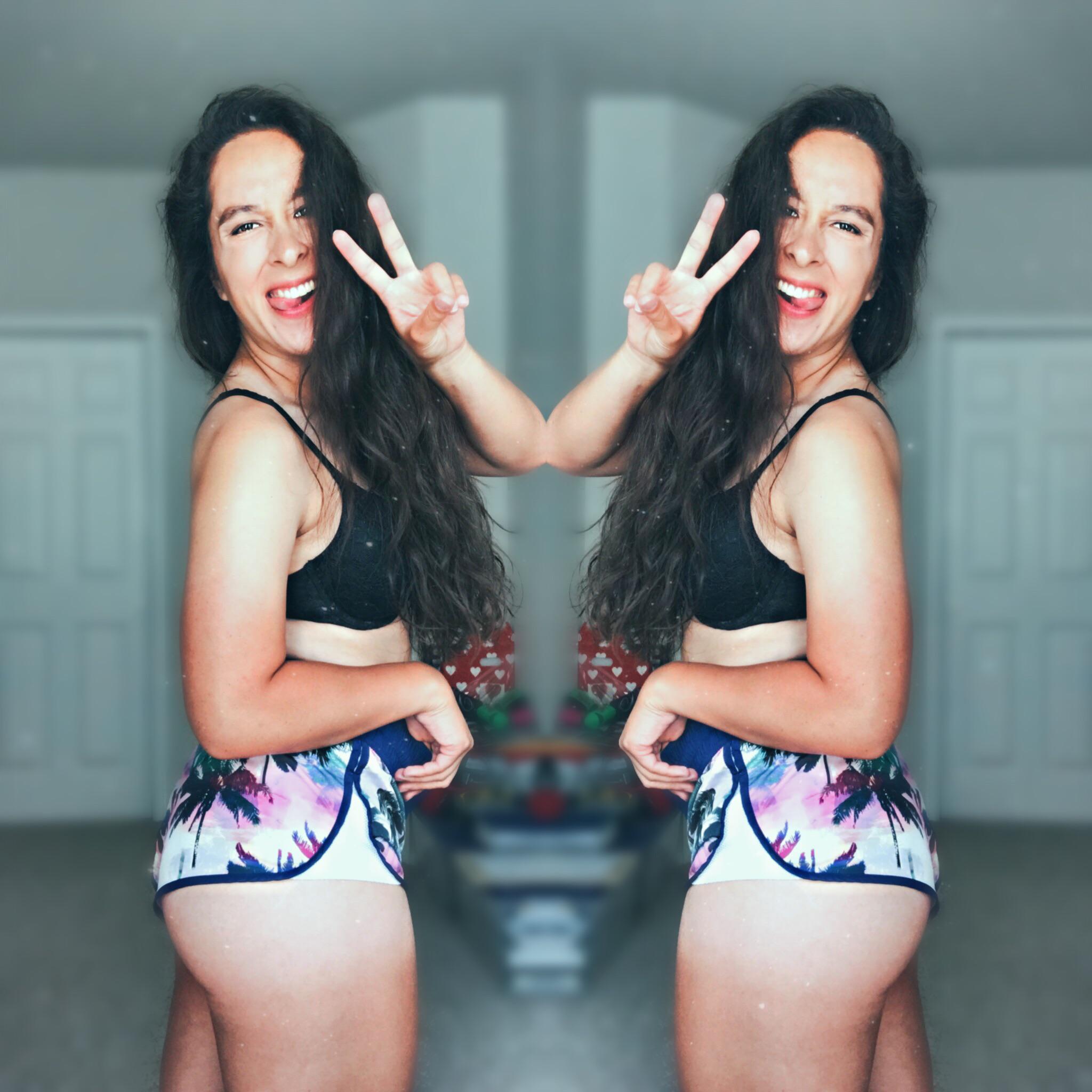 Smol girl, short shorts 😈 | Scrolller