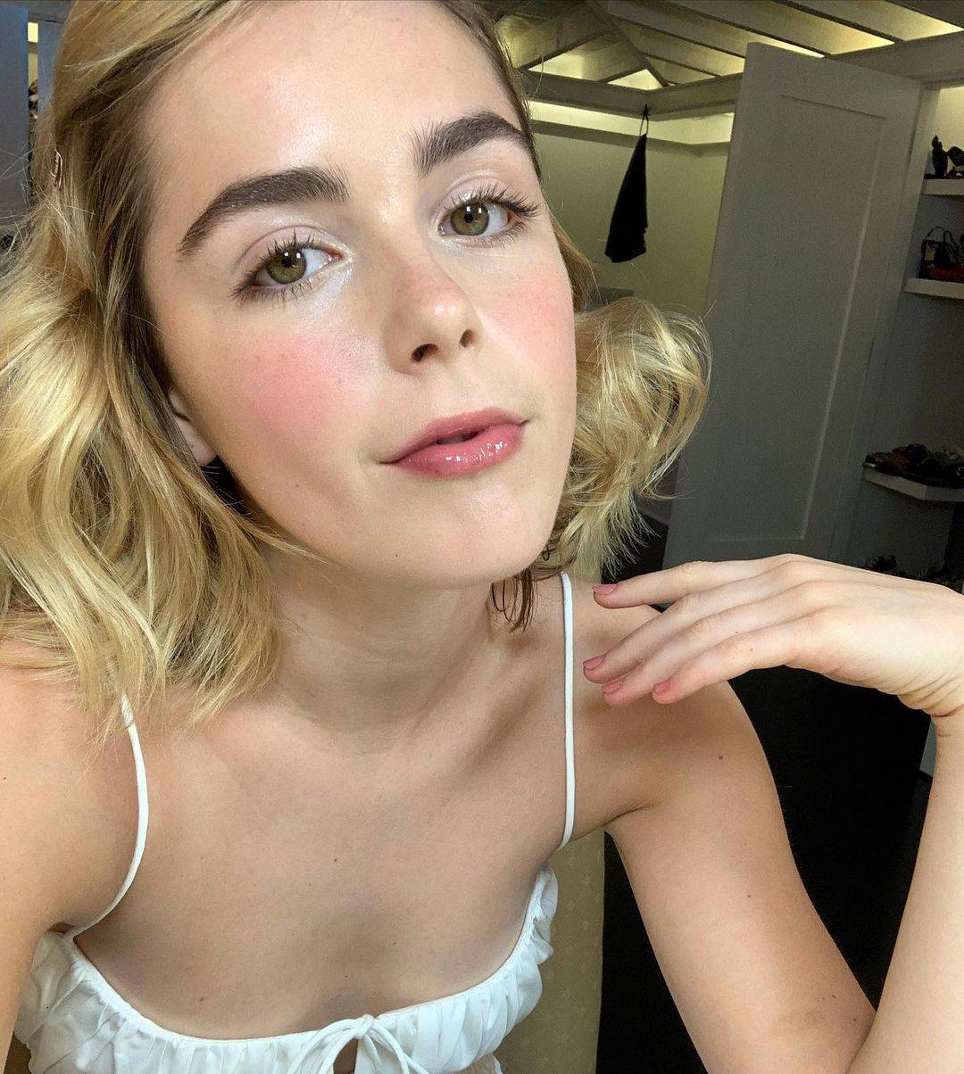 Cumming onto a photo of Kiernan Shipka when she turned 18 is one of my favorite faps to date ♥️ ...