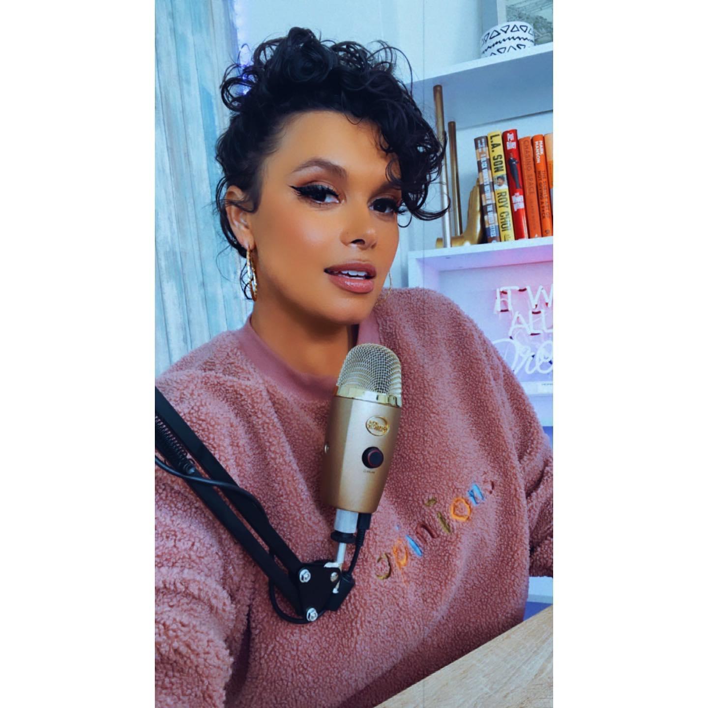 Joy Taylor | Scrolller