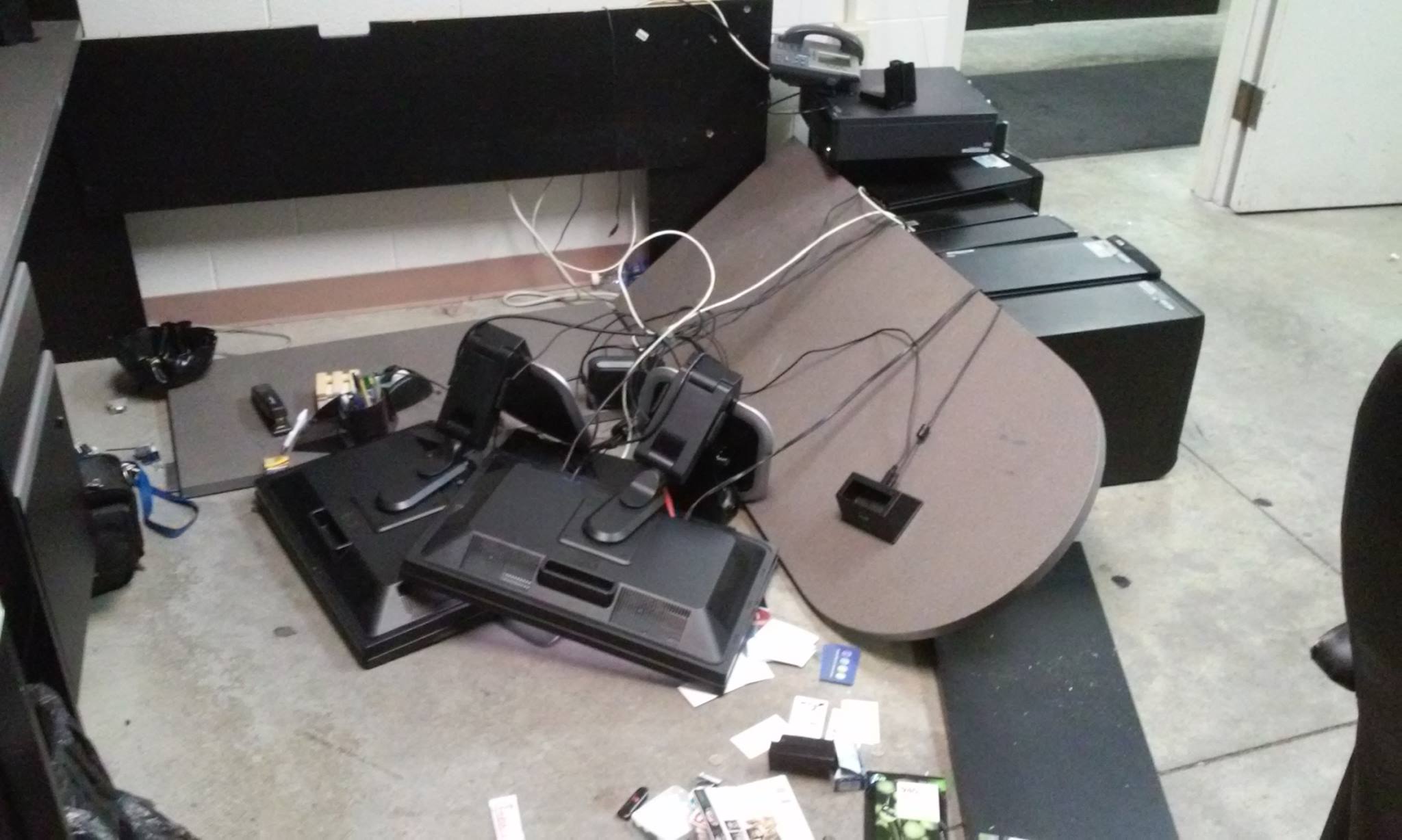So my desk collapsed. | Scrolller