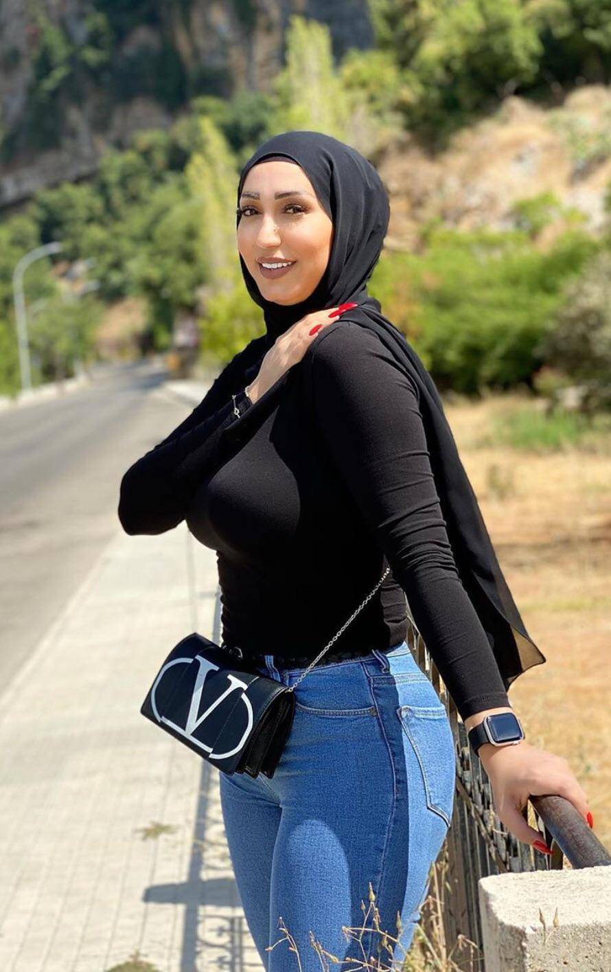 So thick and busty | Scrolller