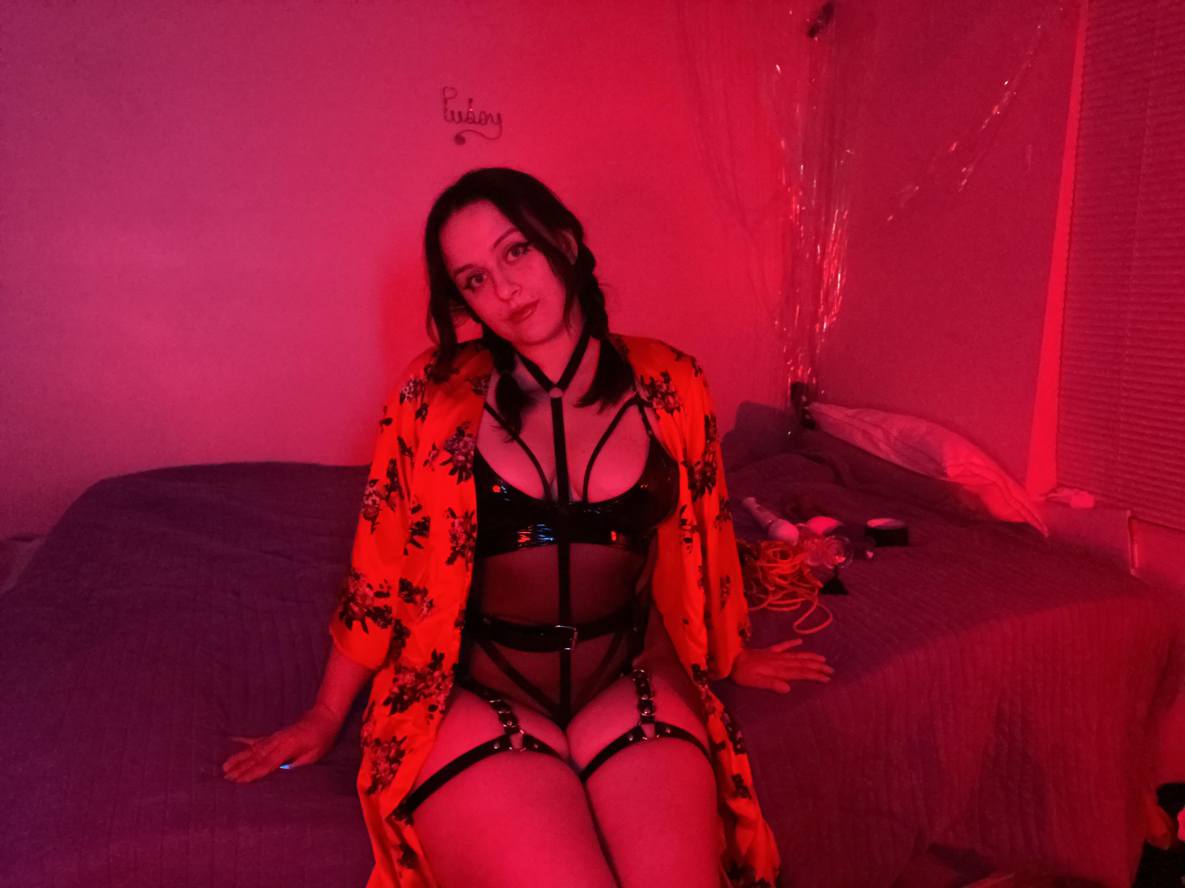 Soft girl but make her goth | Scrolller