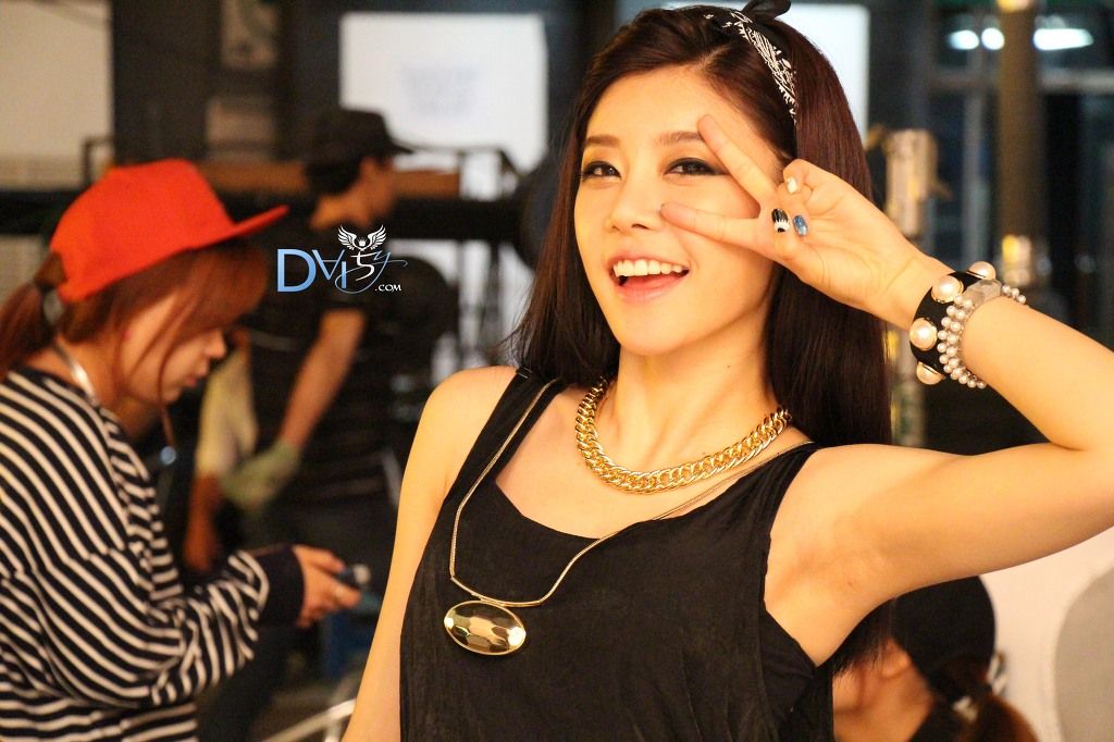 Sojin on the set of Female President | Scrolller