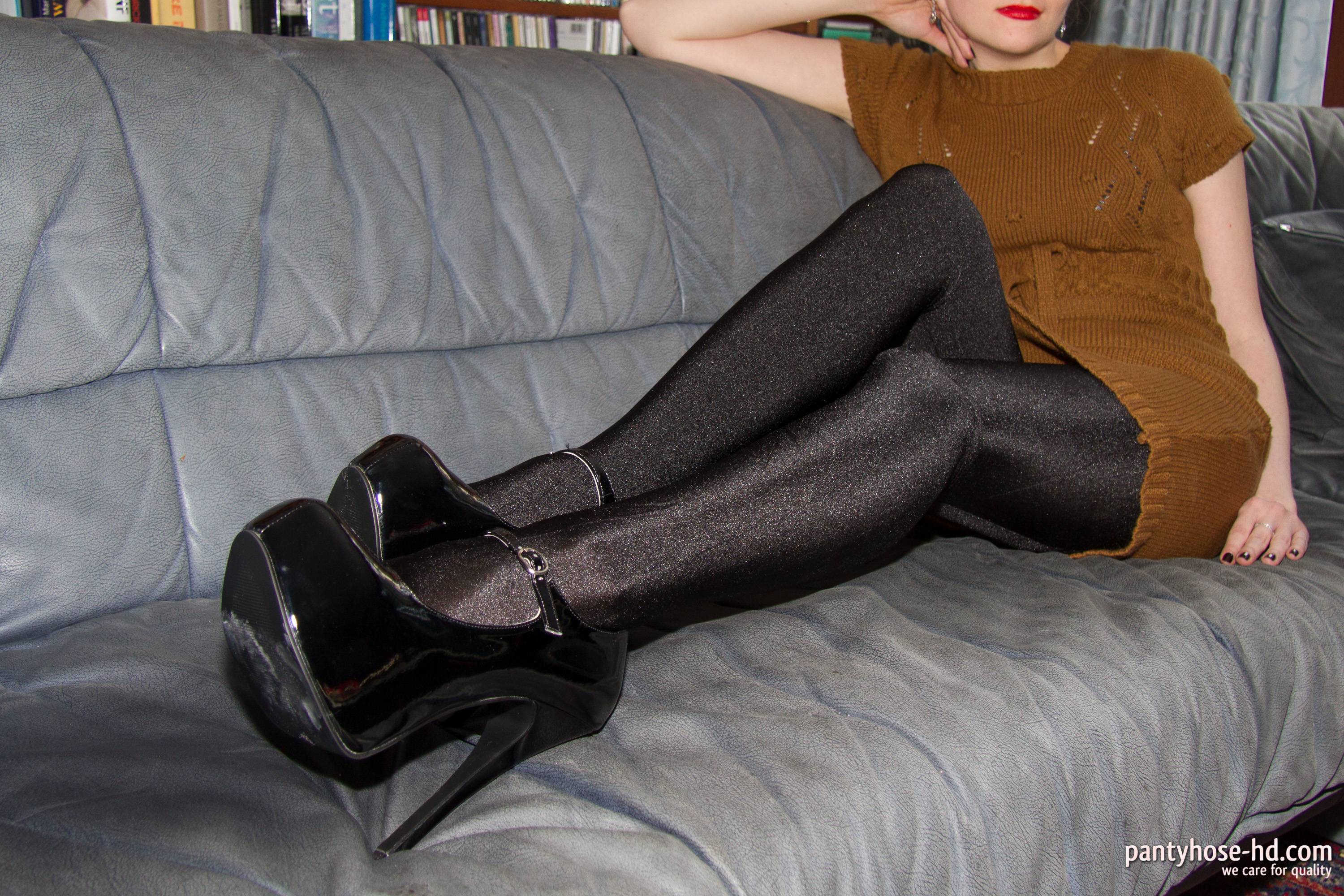 Solid black | Scrolller