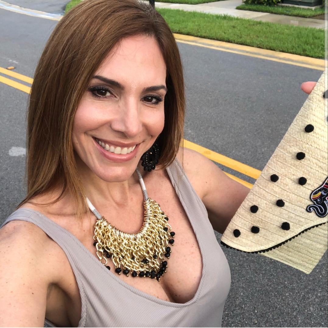 Some cleavage | Scrolller