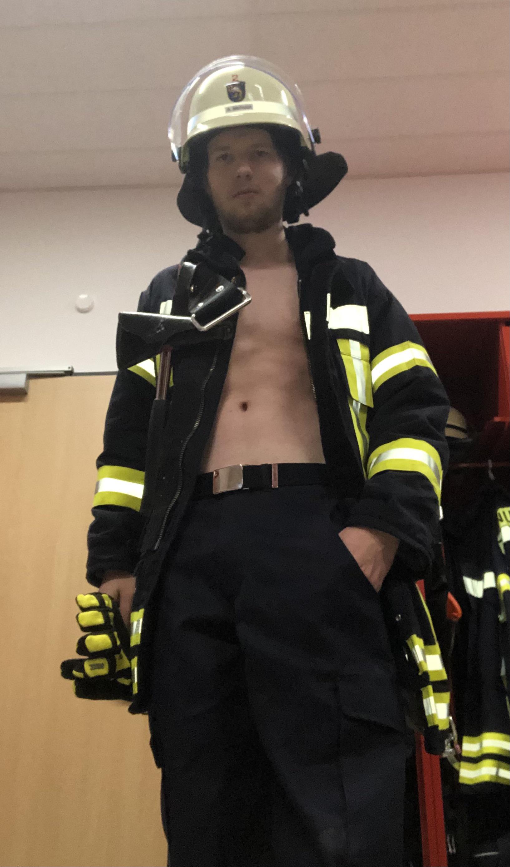 Some workplace action;) | Scrolller