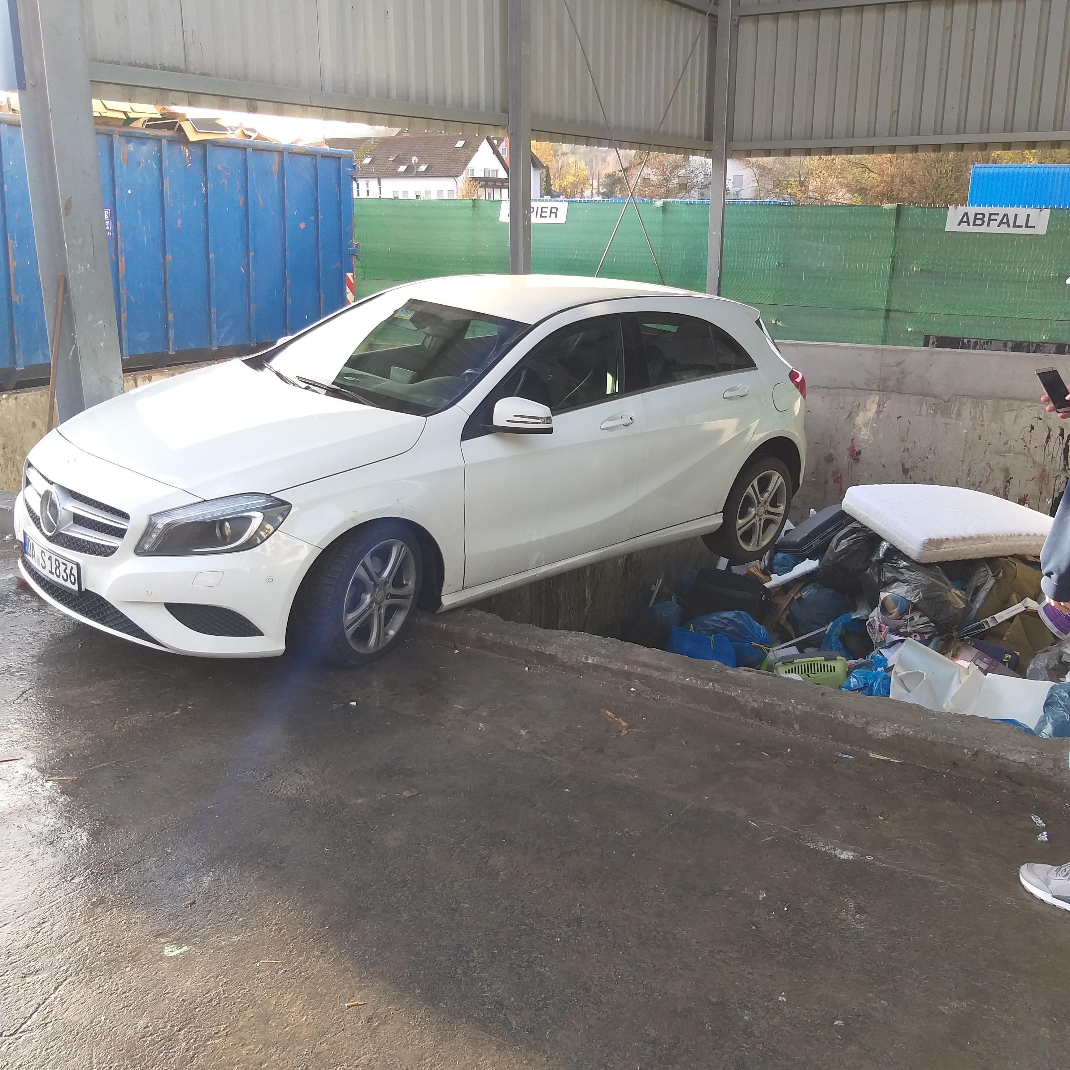 Someone failed at the dump today | Scrolller