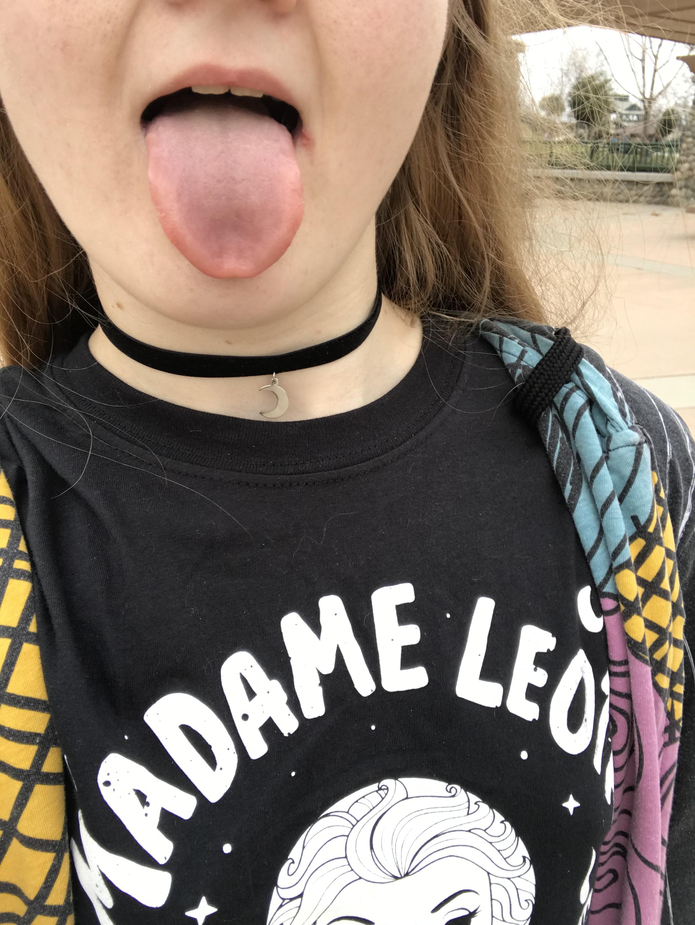 Someone needs to pop my choker...[Oral] | Scrolller