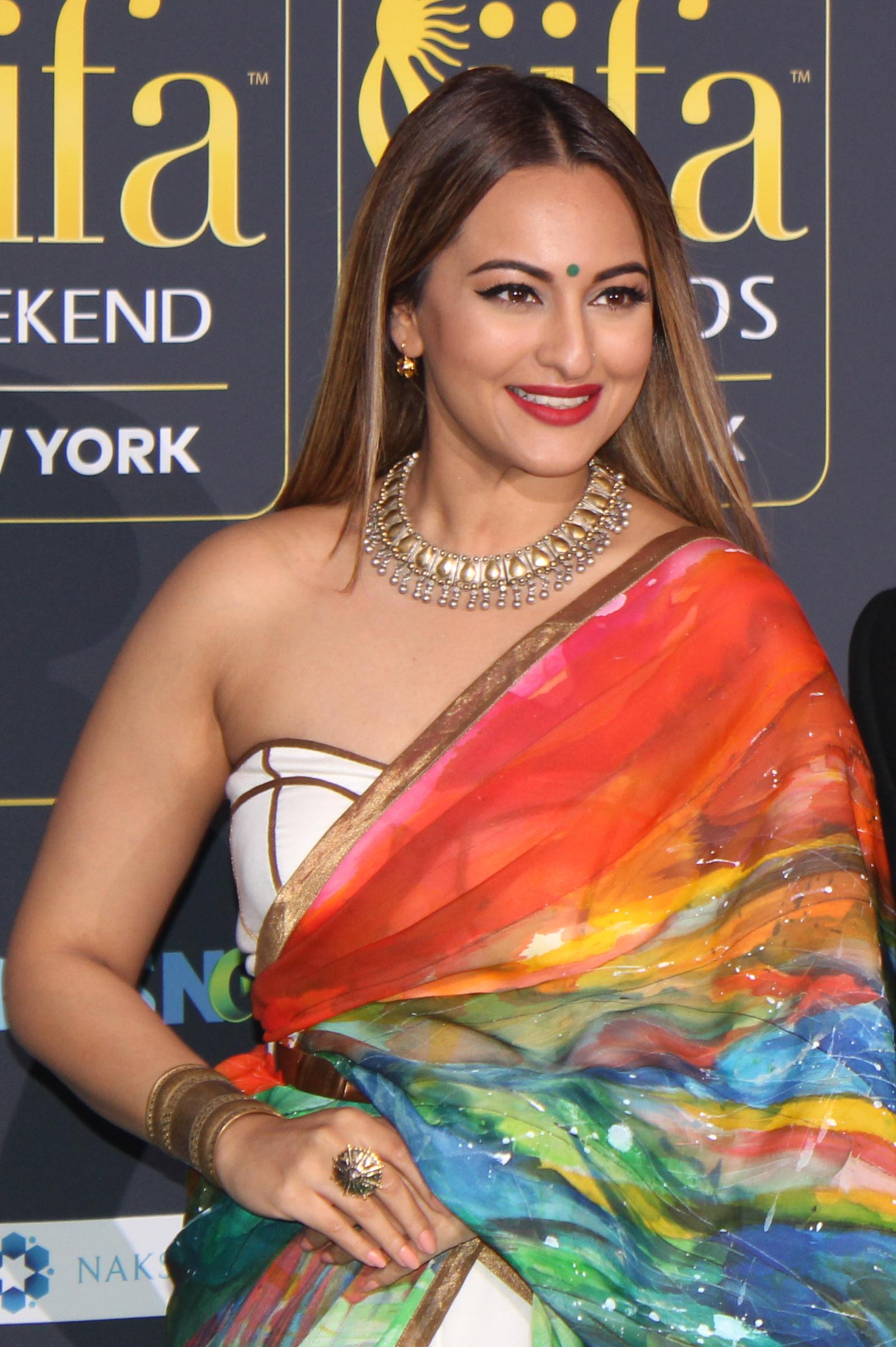 Sonakshi Sinha The Big Busty Cum Whore Takes My Big Load Scrolller