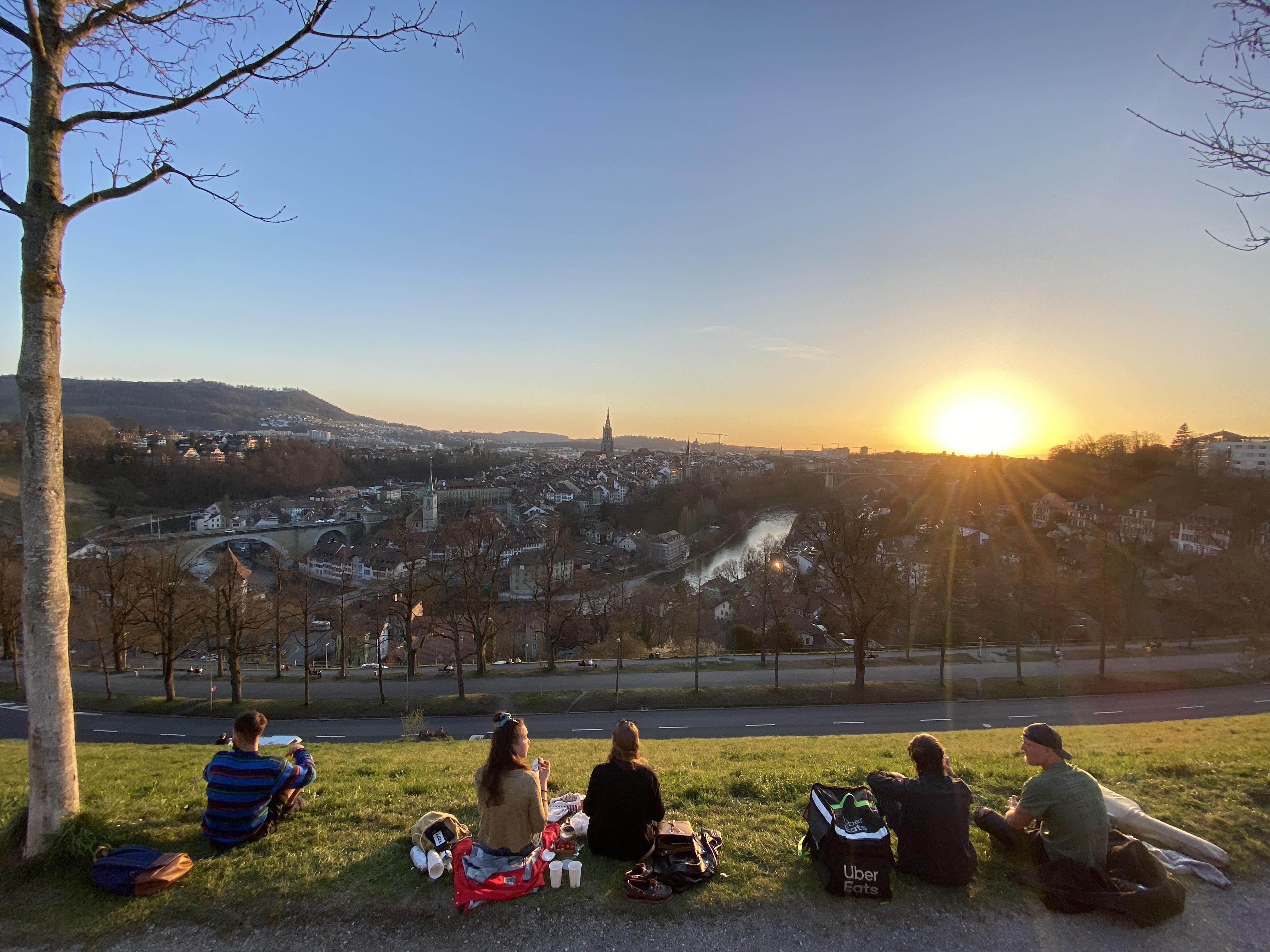 Sonnenuntergang am Rosengarten, Bern (30.03.21) | Scrolller