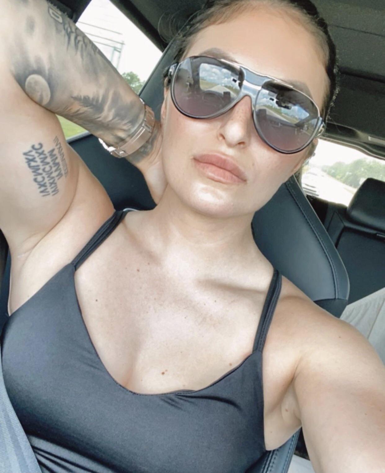 Sonya Deville | Scrolller