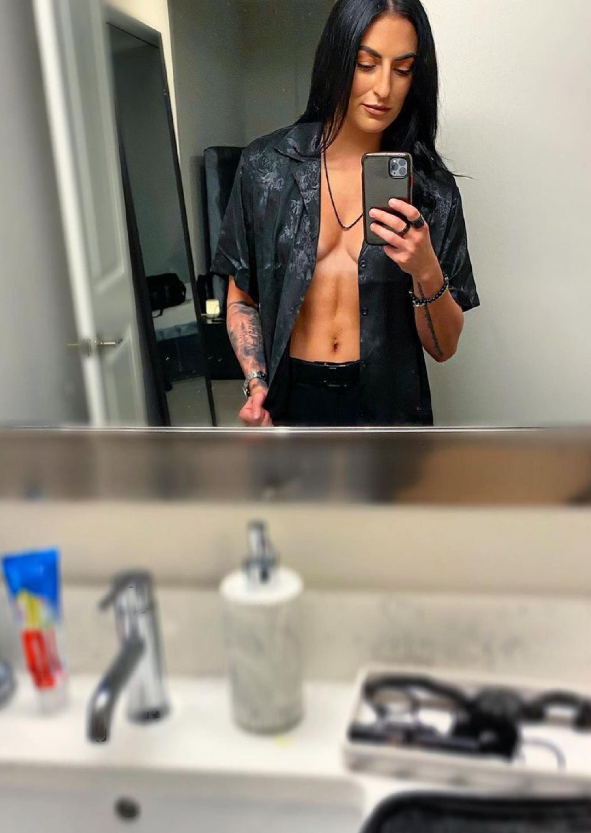 Sonya Deville | Scrolller