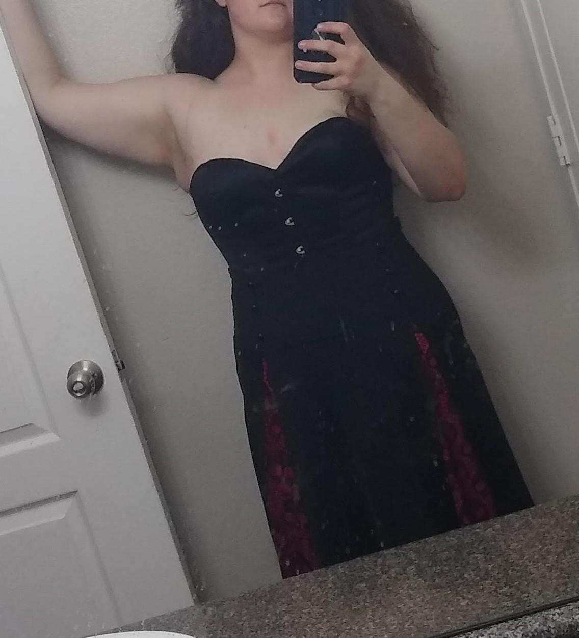 Sooooo, who wants to take me against this wall 😍🥵 just lift my skirt loves | Scrolller